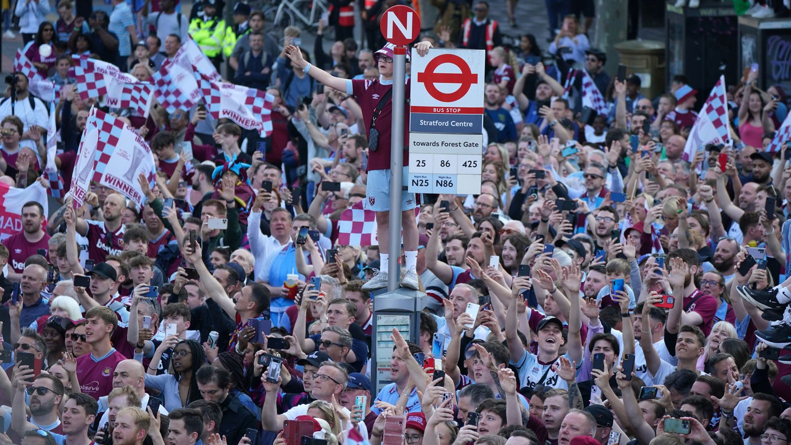 West Ham fans ecstatic as squad hosts victory parade to celebrate ...