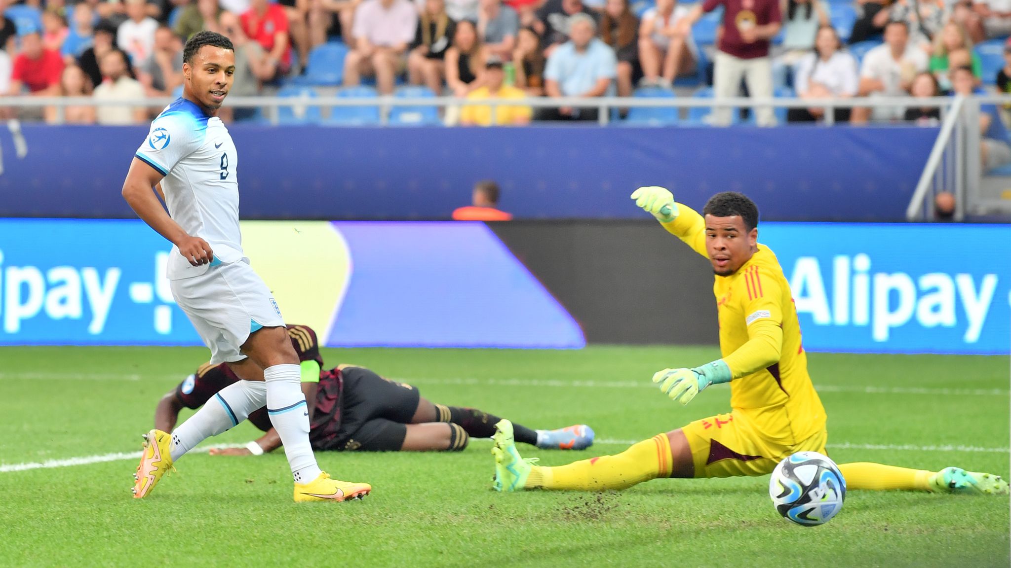 Cameron Archer: Sheffield United agree £18m fee for 21-year-old Aston ...