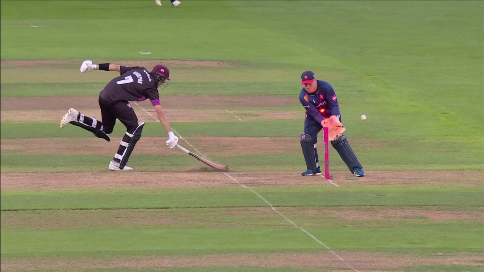 'What a piece of fielding!' | Aaron Beard's outstanding direct hit run ...