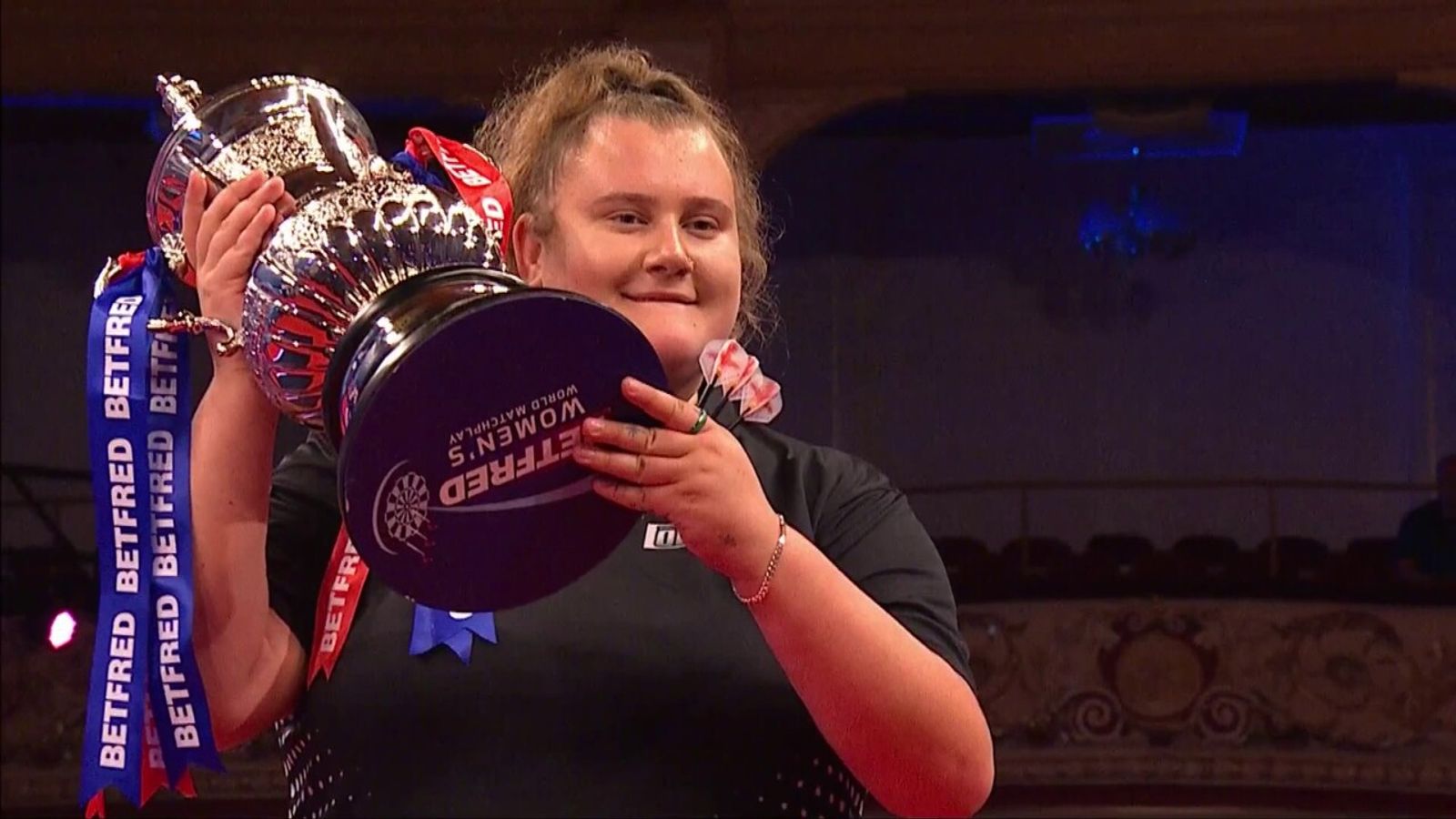 Women's World Matchplay: Beau Greaves defeats Mikuru Suzuki to win ...