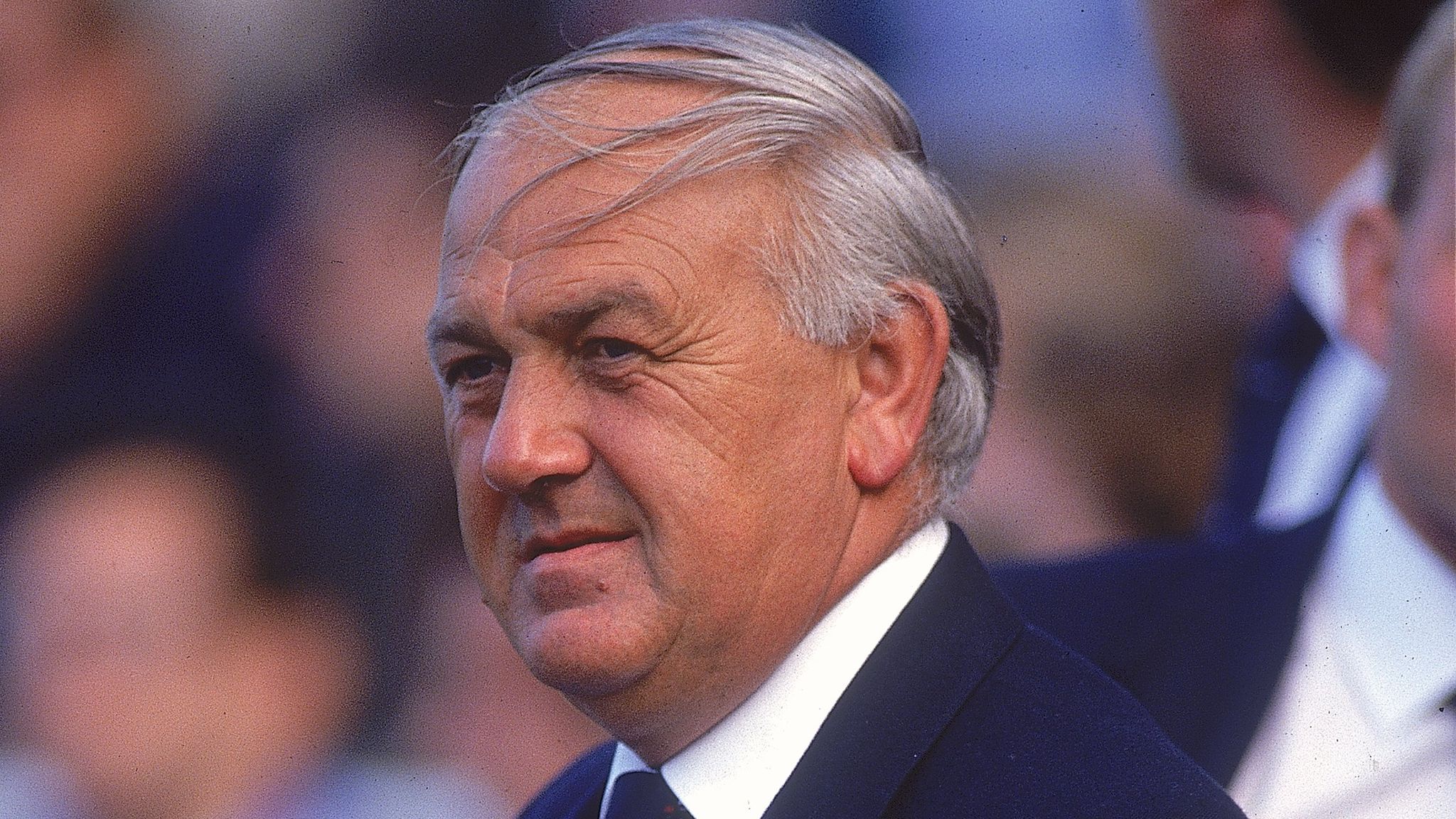 Former Wales captain and coach Clive Rowlands dies at the age of 85 ...