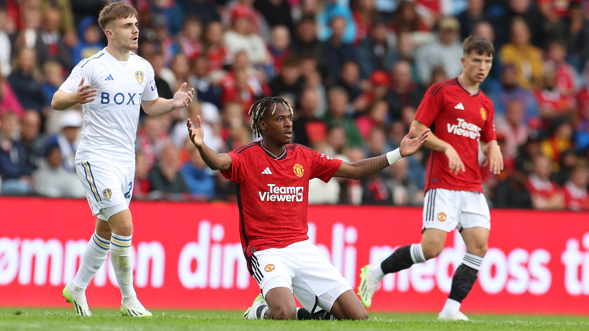 Man Utd 2 - 0 Leeds - Match Report & Highlights