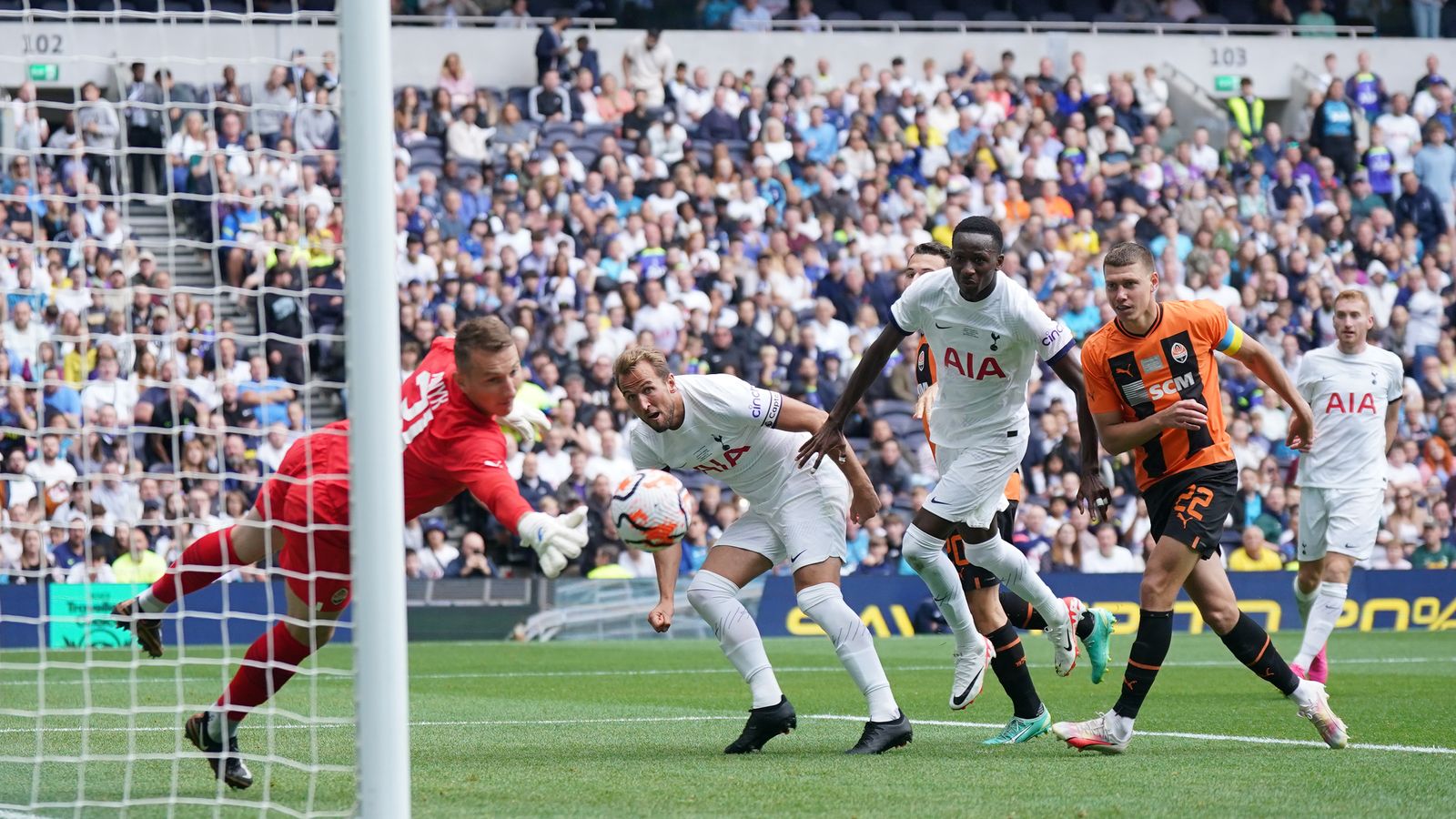 Harry Kane: Tottenham striker scores four against Shakhtar Donetsk as ...