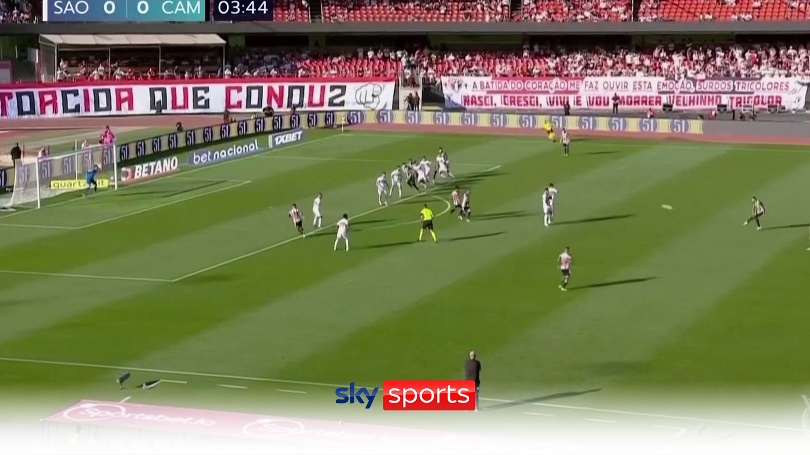 Hulk scores outrageous long-range free-kick! | Football News | Sky Sports