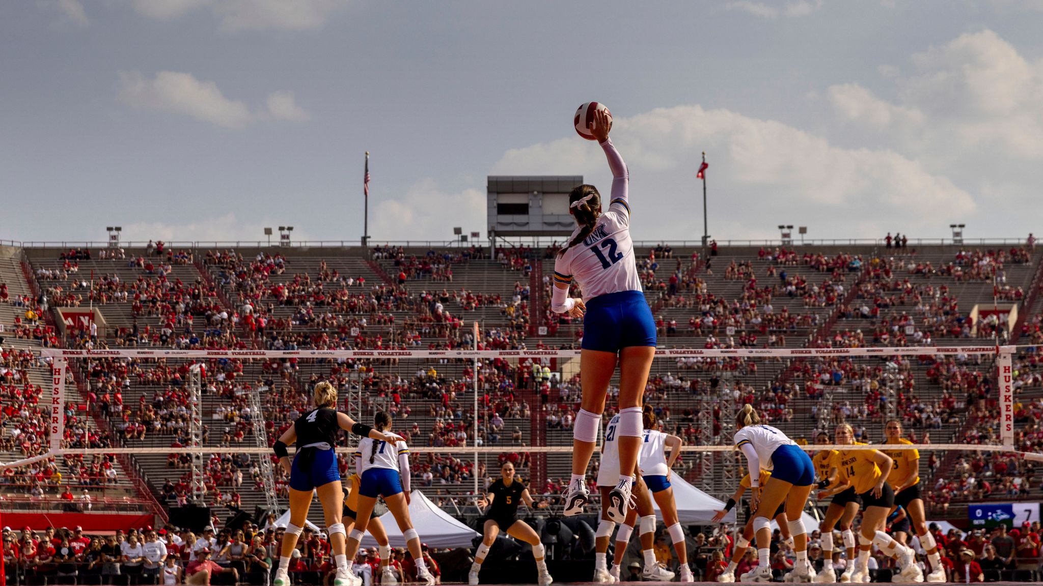 US college volleyball match breaks women's attendance world record ...