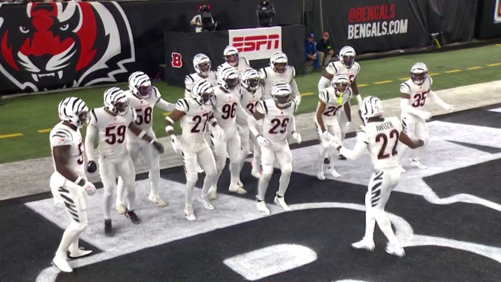 Cincinnati Bengals show off dance routine after interception! | NFL ...