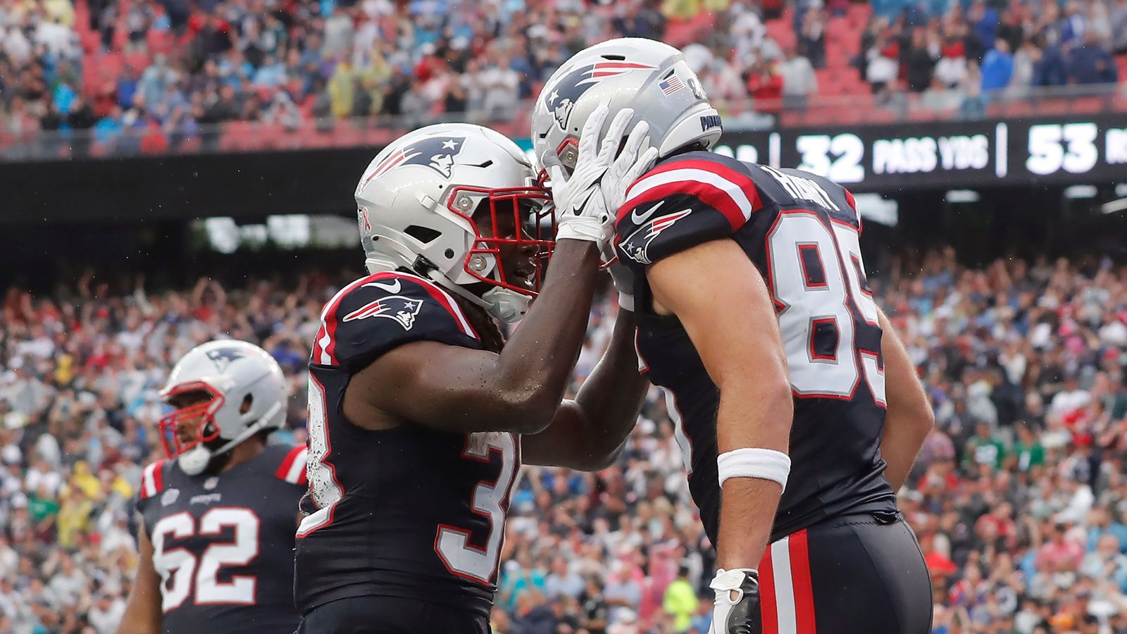 Hunter Henry takes spectacular one-handed catch! | NFL News | Sky Sports