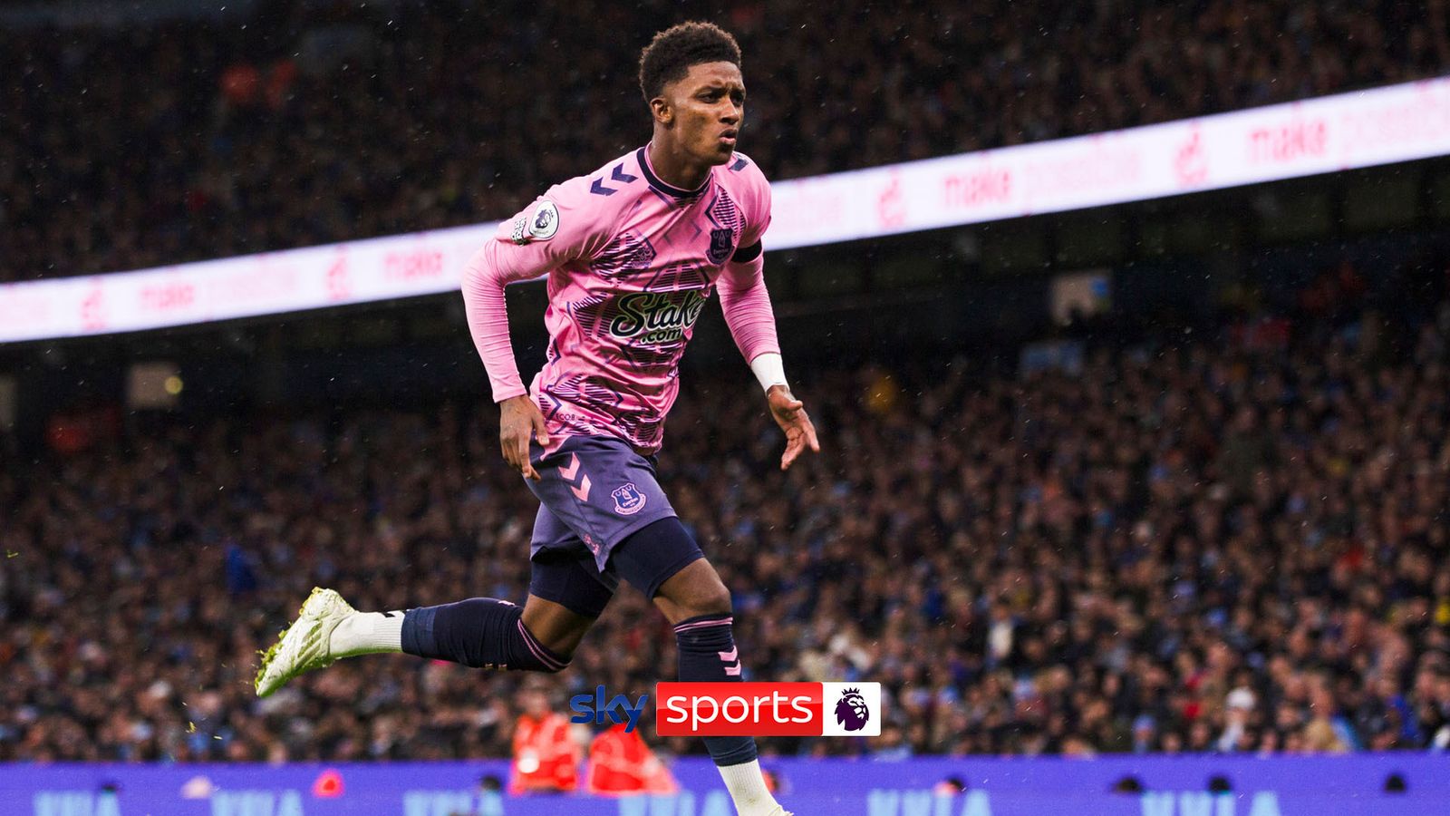 'It's beautiful!' | Demarai Gray's fantastic goal against Manchester ...
