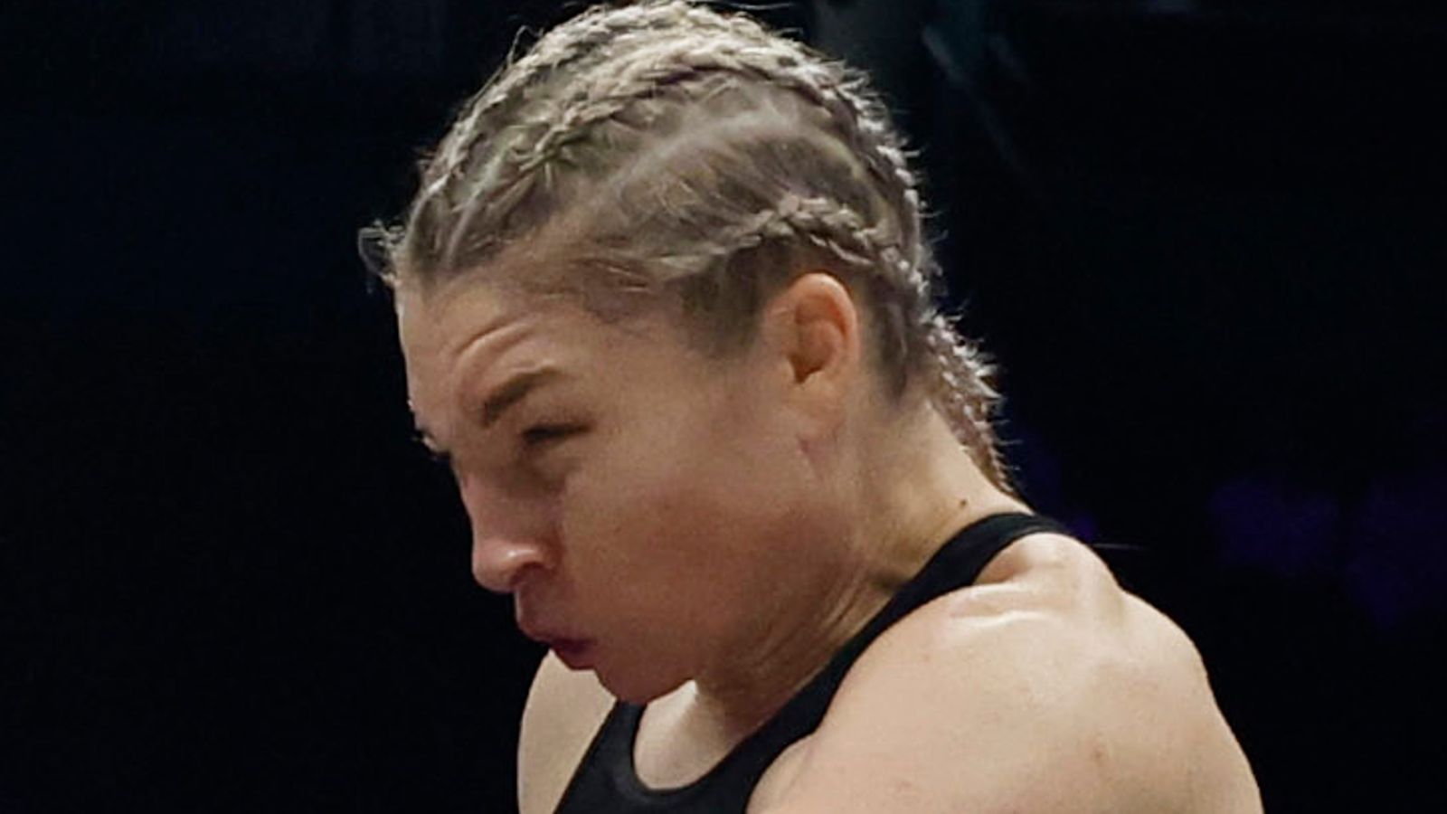 Lauren Price handles Lolita Muzeya | Mikaela Mayer beats Silvia Bortot ...