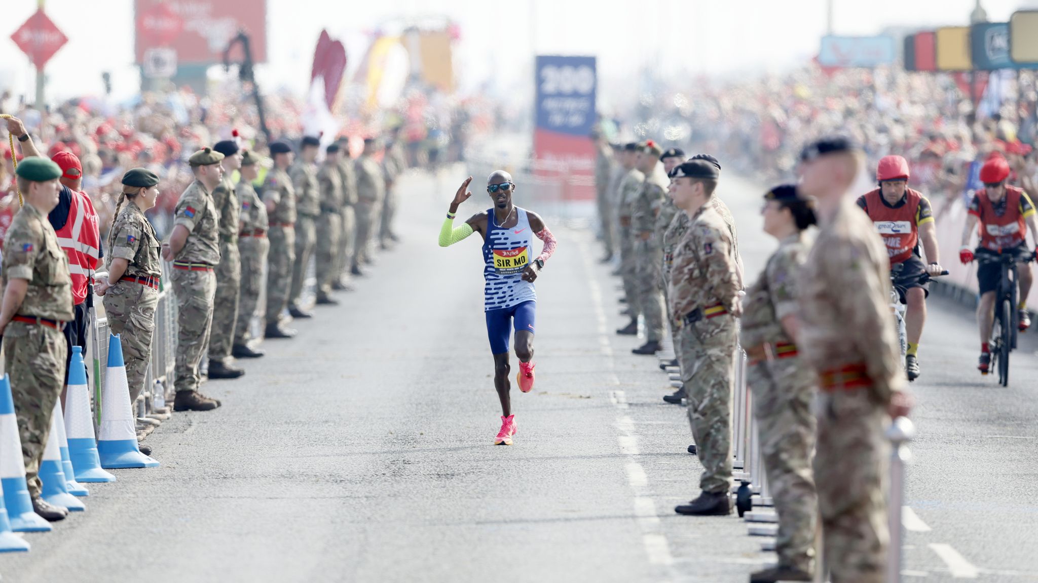 Mo Farah finishes fourth in last competitive race at Great North Run ...