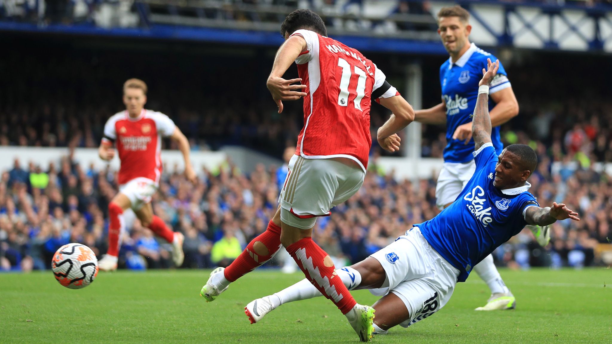 Everton 0-1 Arsenal: Leandro Trossard strike gives Gunners points after ...