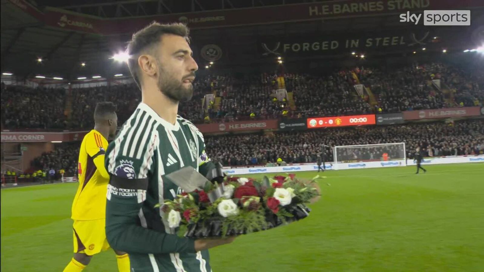 Bruno Fernandes lays wreath in honour of Sir Bobby Charlton | Football ...