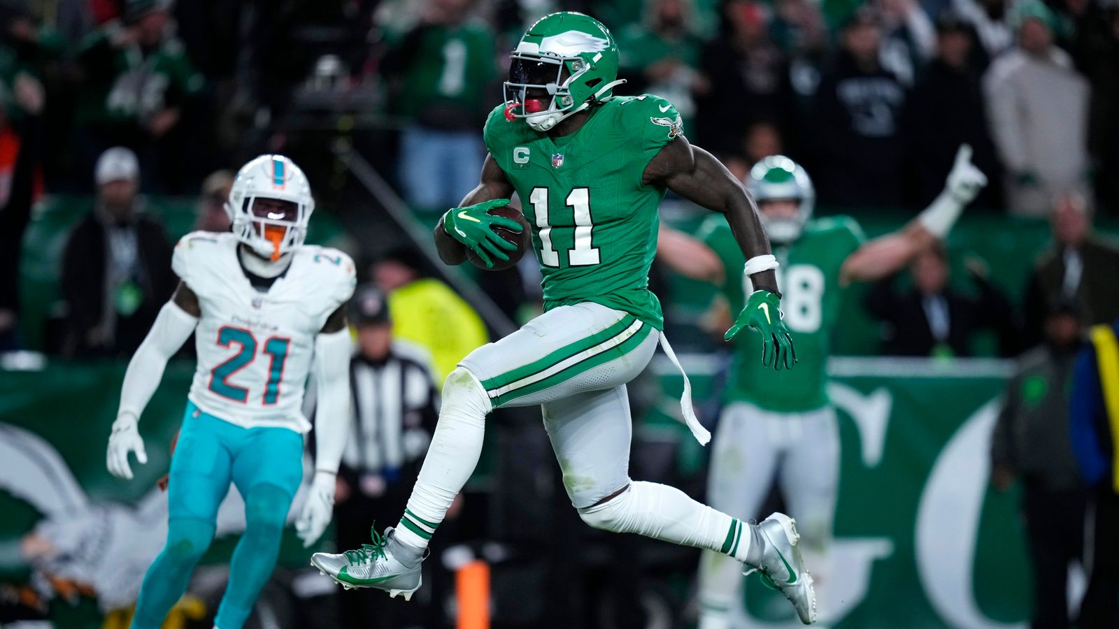 Jalen Hurts shrugs off pick-six to lead Philadelphia Eagles to win over ...