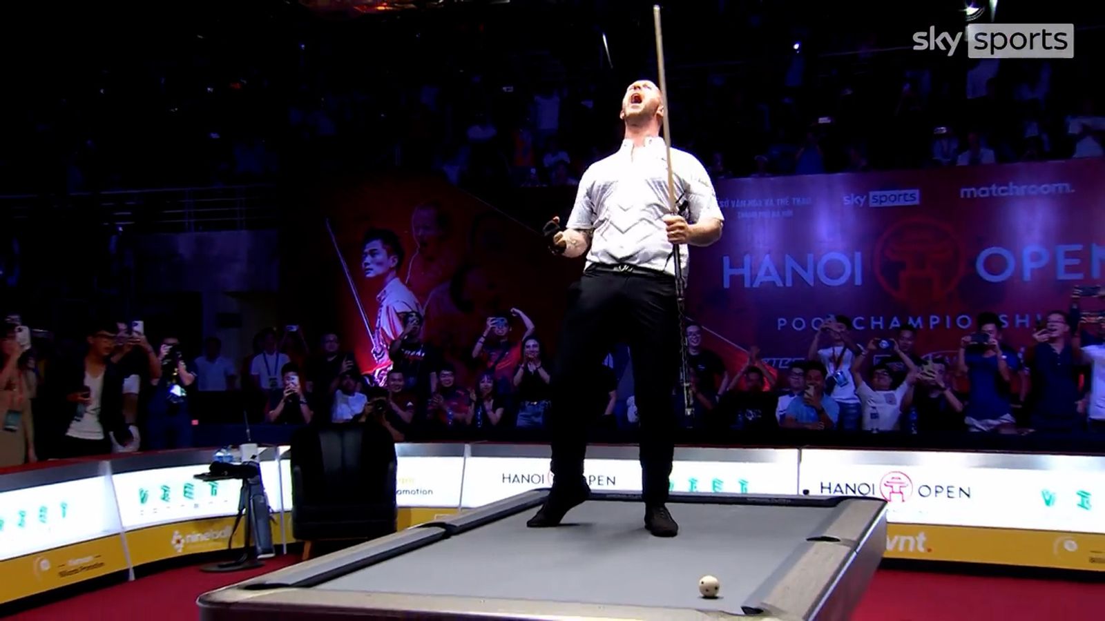 Triumphant Jayson Shaw celebrates on top of pool table! | Sky Sports
