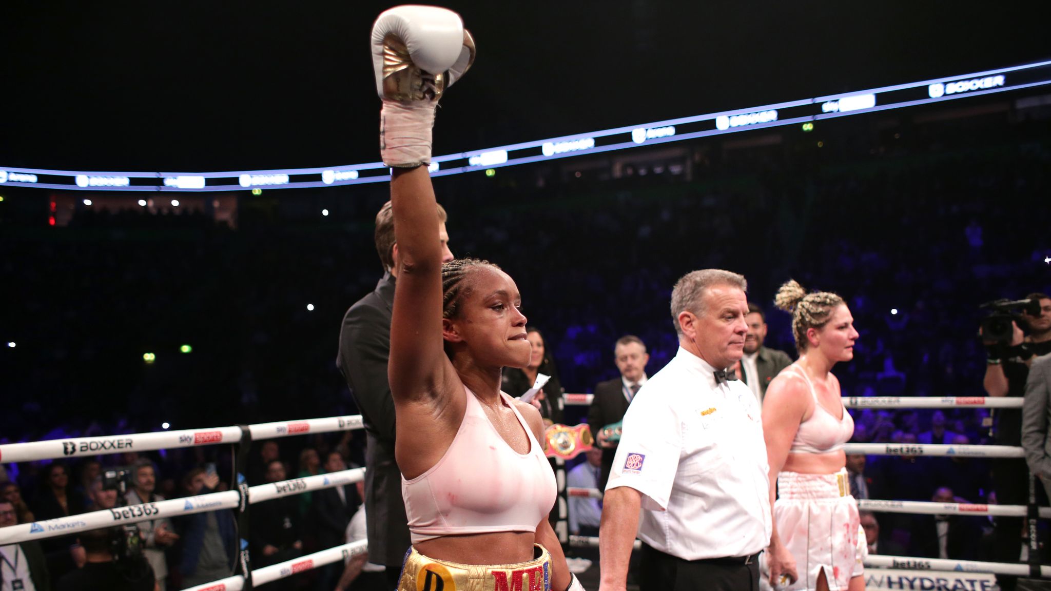 Natasha Jonas makes history by becoming first Black female boxing ...