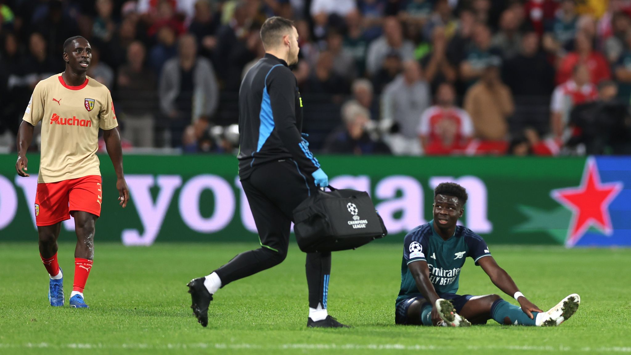 Bukayo Saka: Arsenal forward suffers injury ahead of Man City game on ...