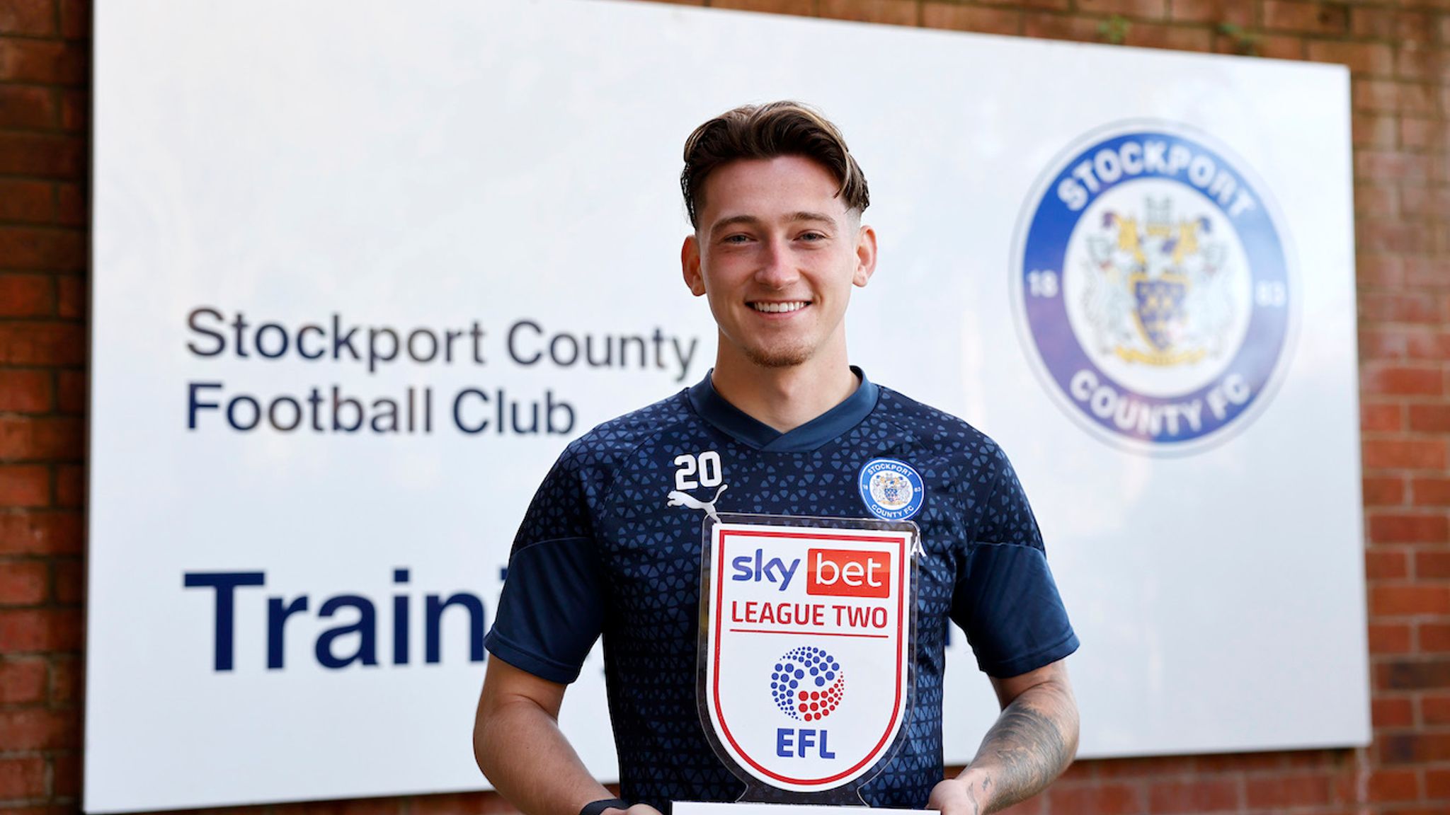 Louie Barry interview: Aston Villa loanee discusses La Masia ...