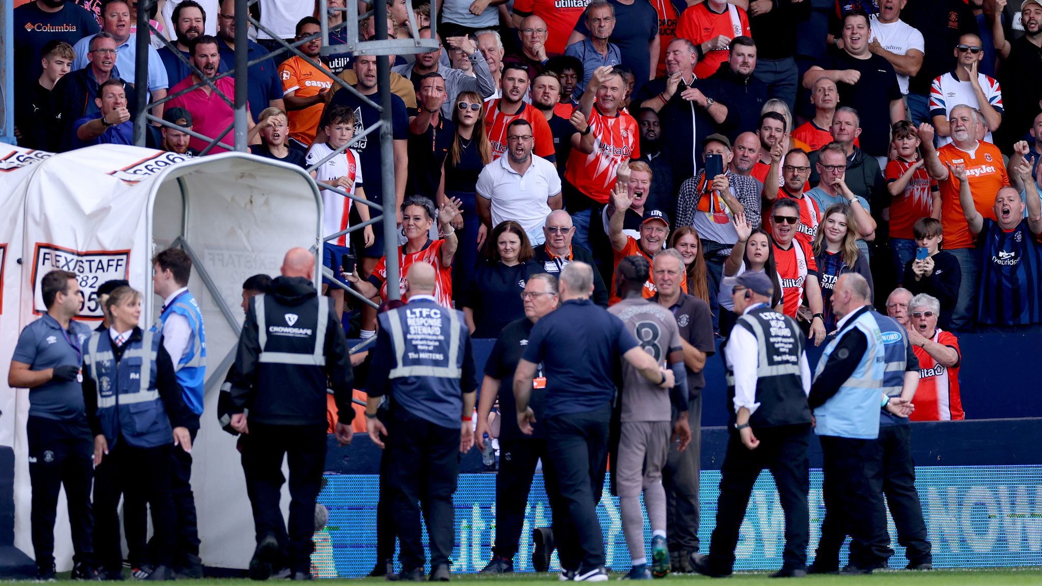 Luton 0-1 Tottenham: Micky van de Ven scores winner as 10-player Spurs ...