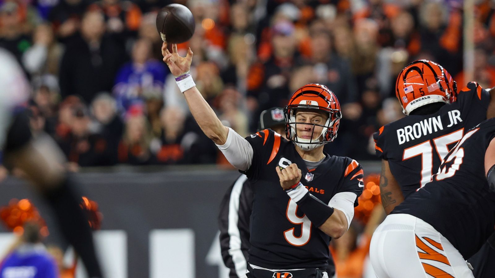 Damar Hamlin returns to pitch of cardiac arrest as Cincinnati Bengals ...
