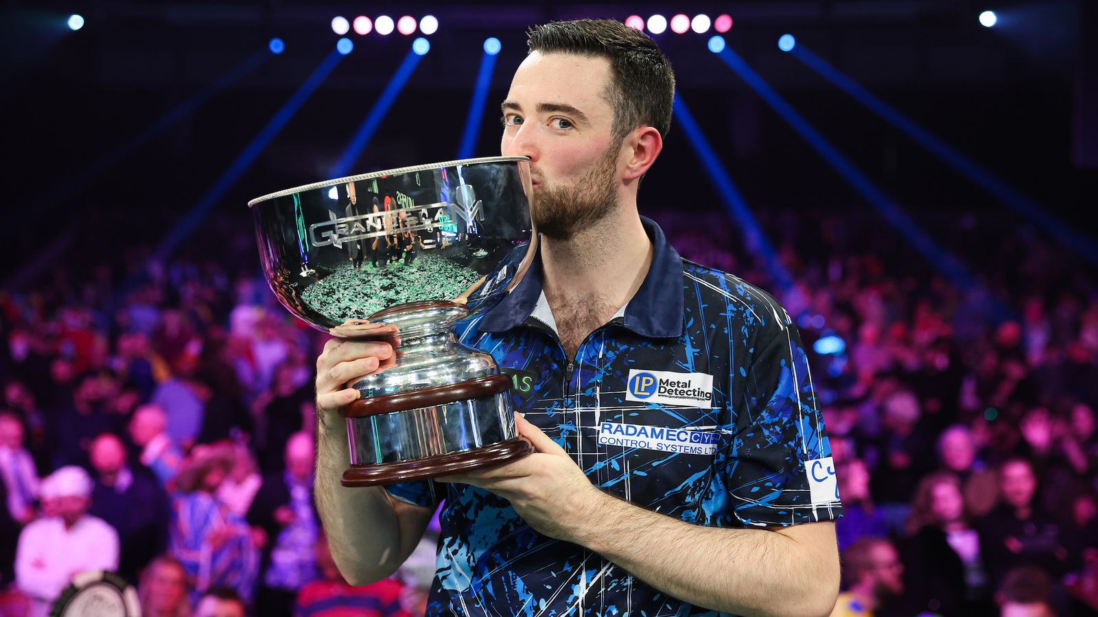 Grand Slam of Darts: Luke Humphries races to victory against Rob Cross ...