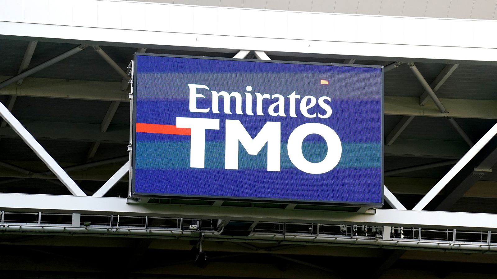 Wayne Barnes: Referees cannot accept abuse | 'VAR in football will get ...