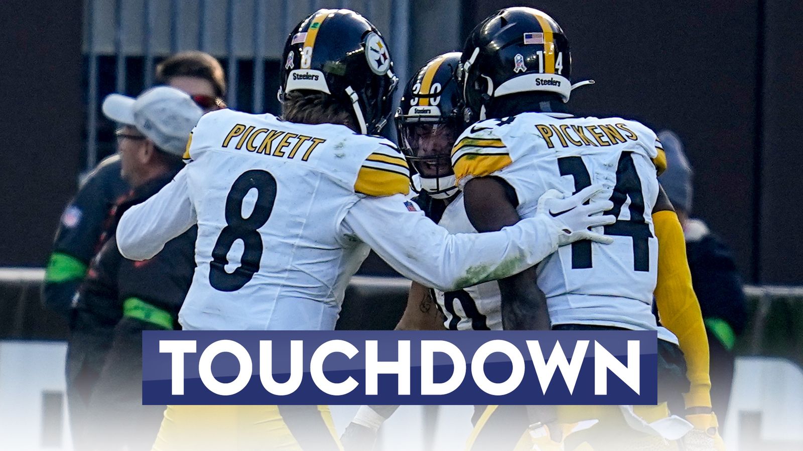 Pittsburgh Steelers running back Jaylen Warren explodes away for a 74 ...