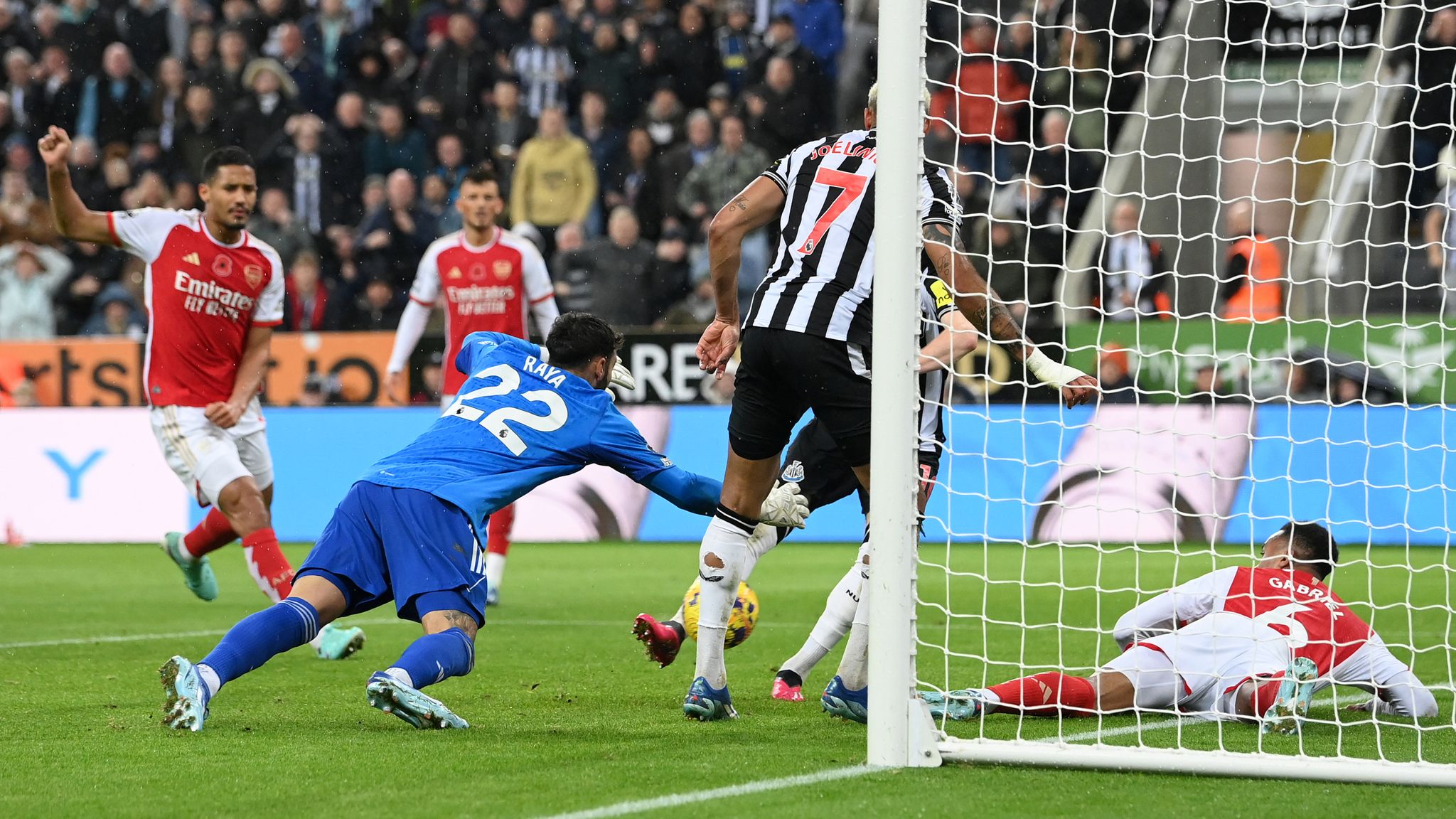 Jamie Carragher says Arsenal have problems in both boxes as Gary ...