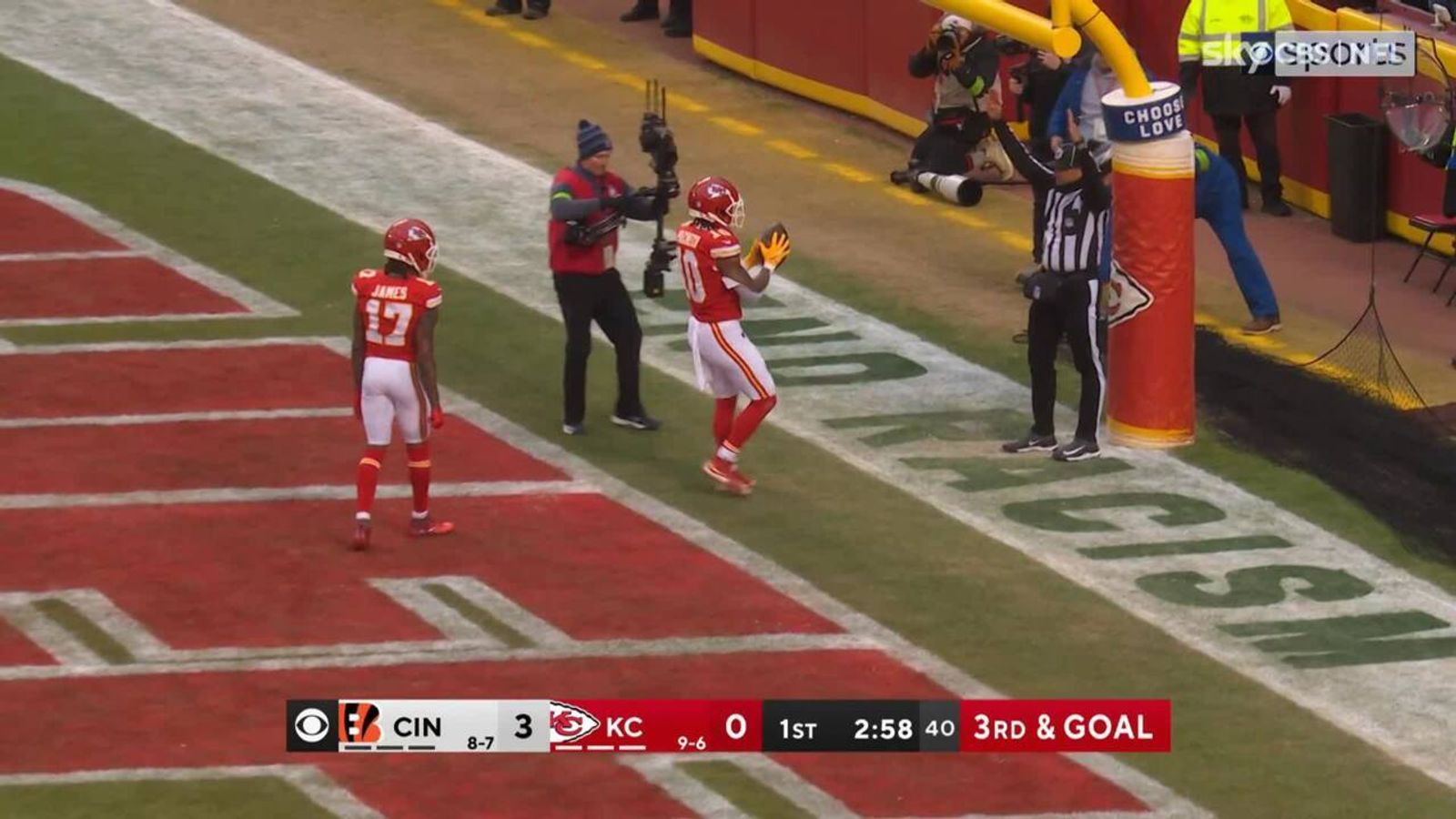 Patrick Mahomes fires in the first TD of the game! | NFL News | Sky Sports