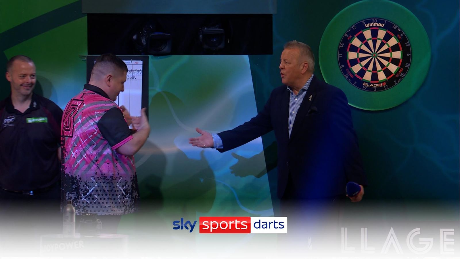 When walk-ons go wrong! | MC calls out wrong player's name | Darts News ...