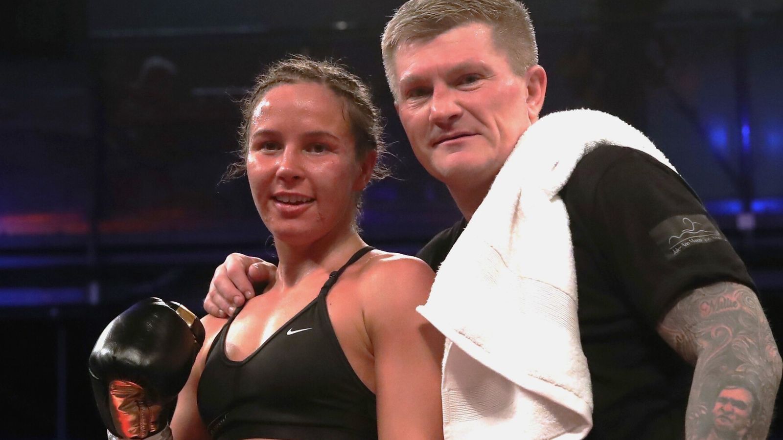 Chloe Watson crowned European flyweight champion after points win over ...