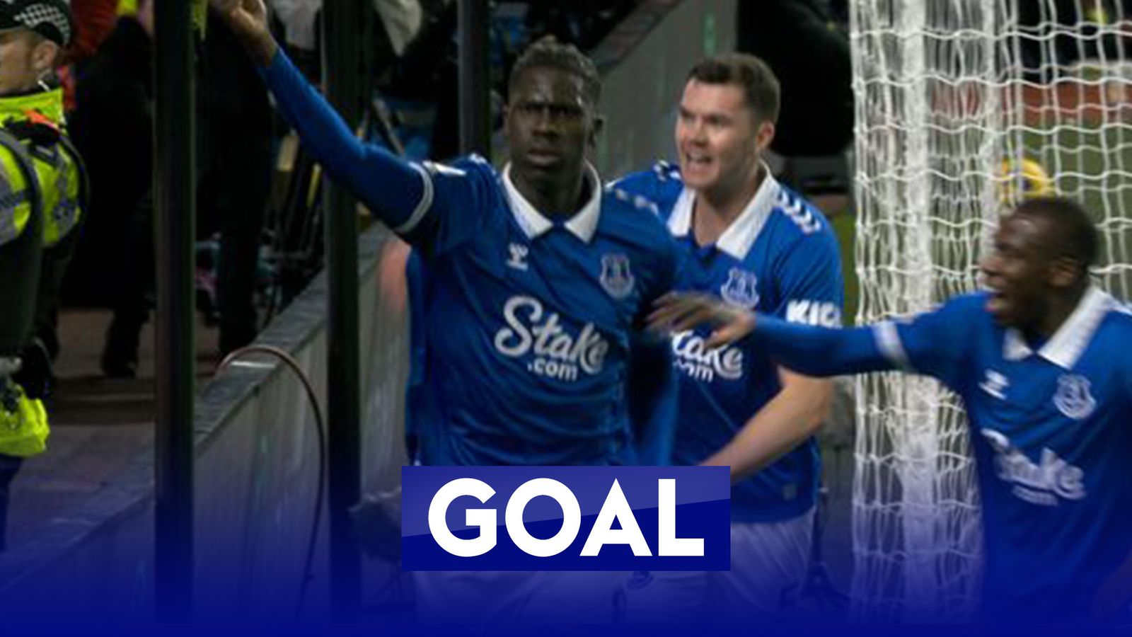 Amadou Onana bullets header home to give Everton lead | Football News ...