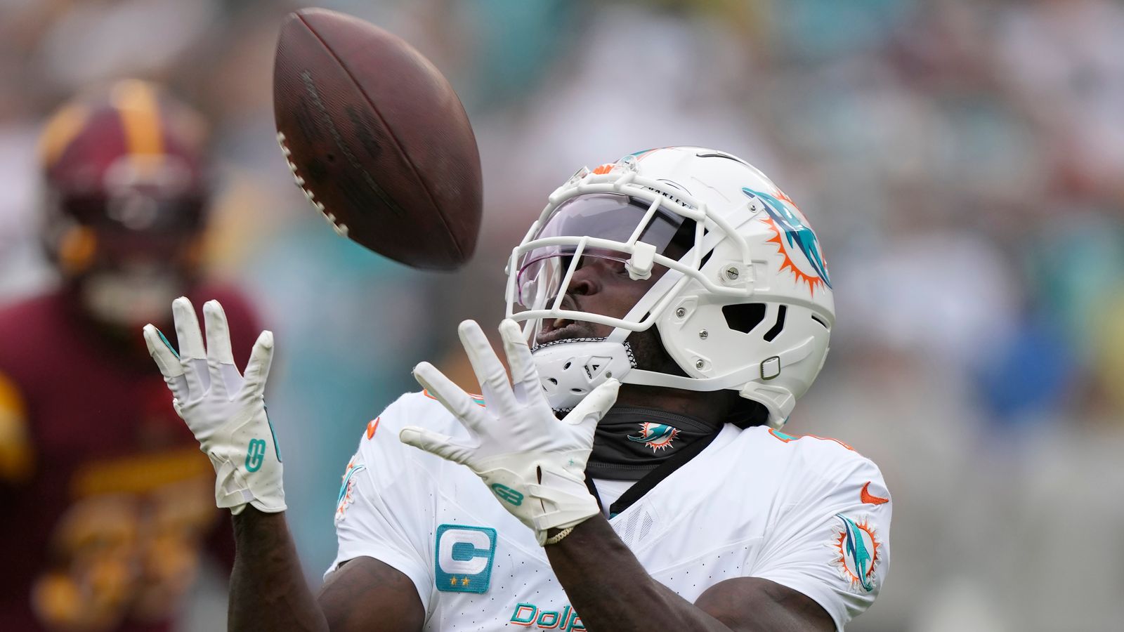Tyreek Hill keeps 2,000-yard NFL dream alive after another electric display in Miami Dolphins ...