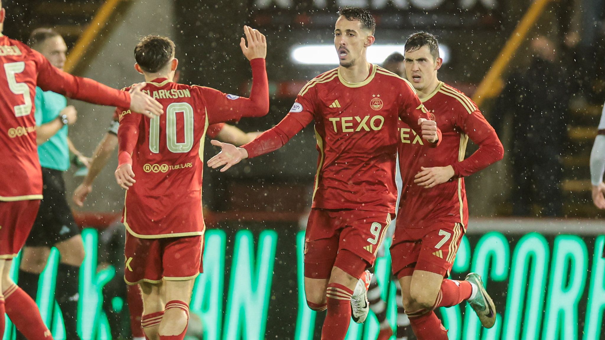 Aberdeen 2-1 Hearts: Leighton Clarkson scores late on to give Aberdeen ...