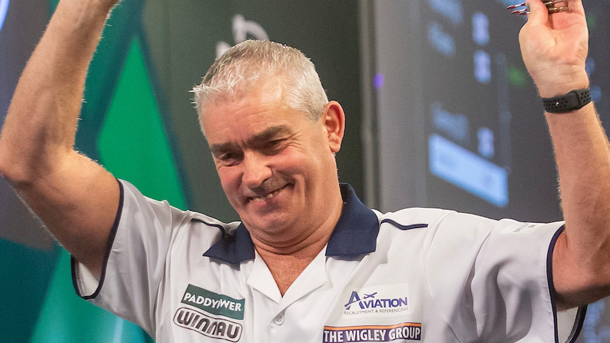 World Darts Championship: Teenager Luke Littler defeats Andrew Gilding ...