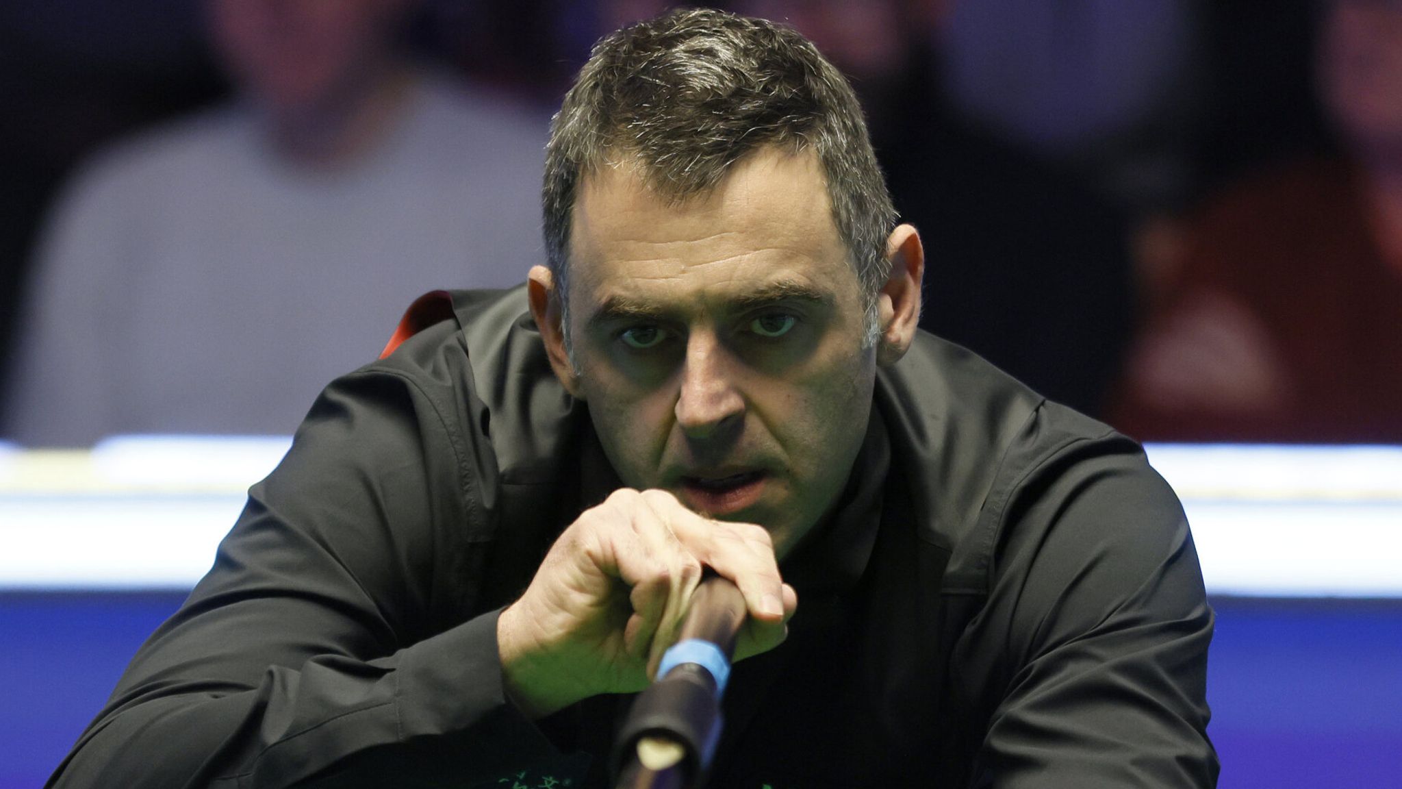 Ronnie O'Sullivan wins deciding frame against Zhou Yuelong to reach UK ...