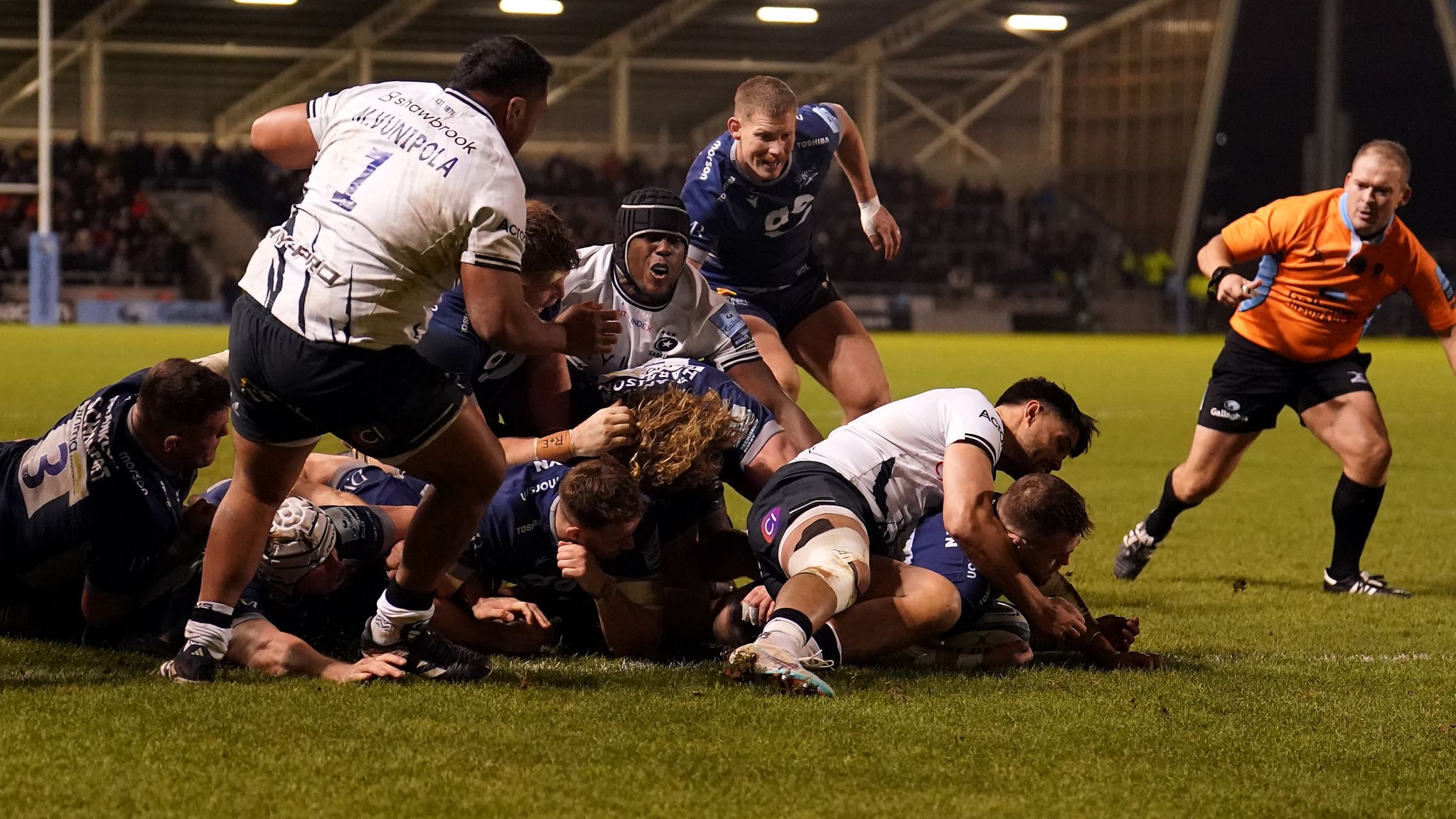 Sale Sharks 22-20 Saracens: Alex Sanderson's side stay top of ...