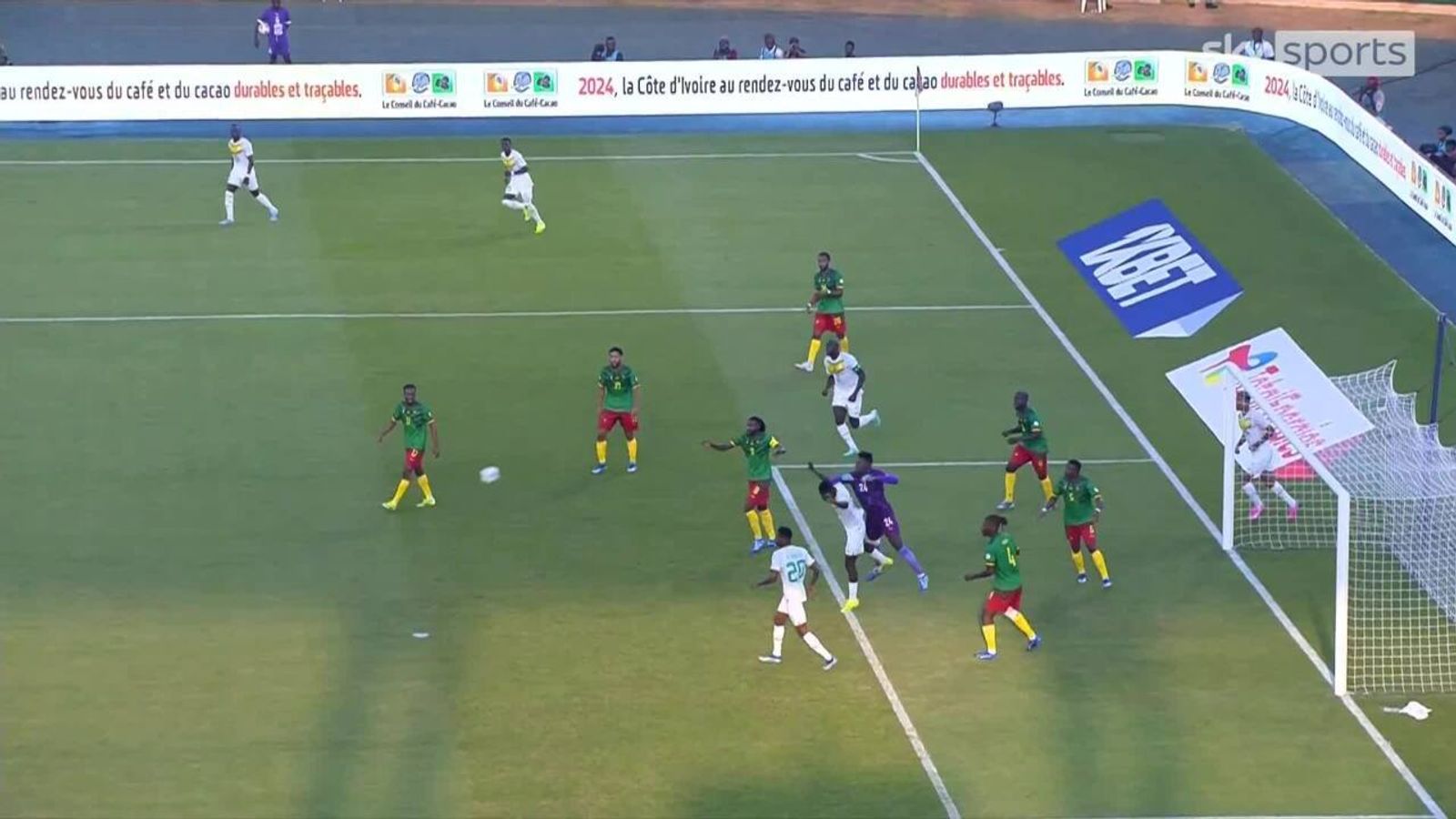 'That's not the best clearance' | Andre Onana fails to clear lines as ...