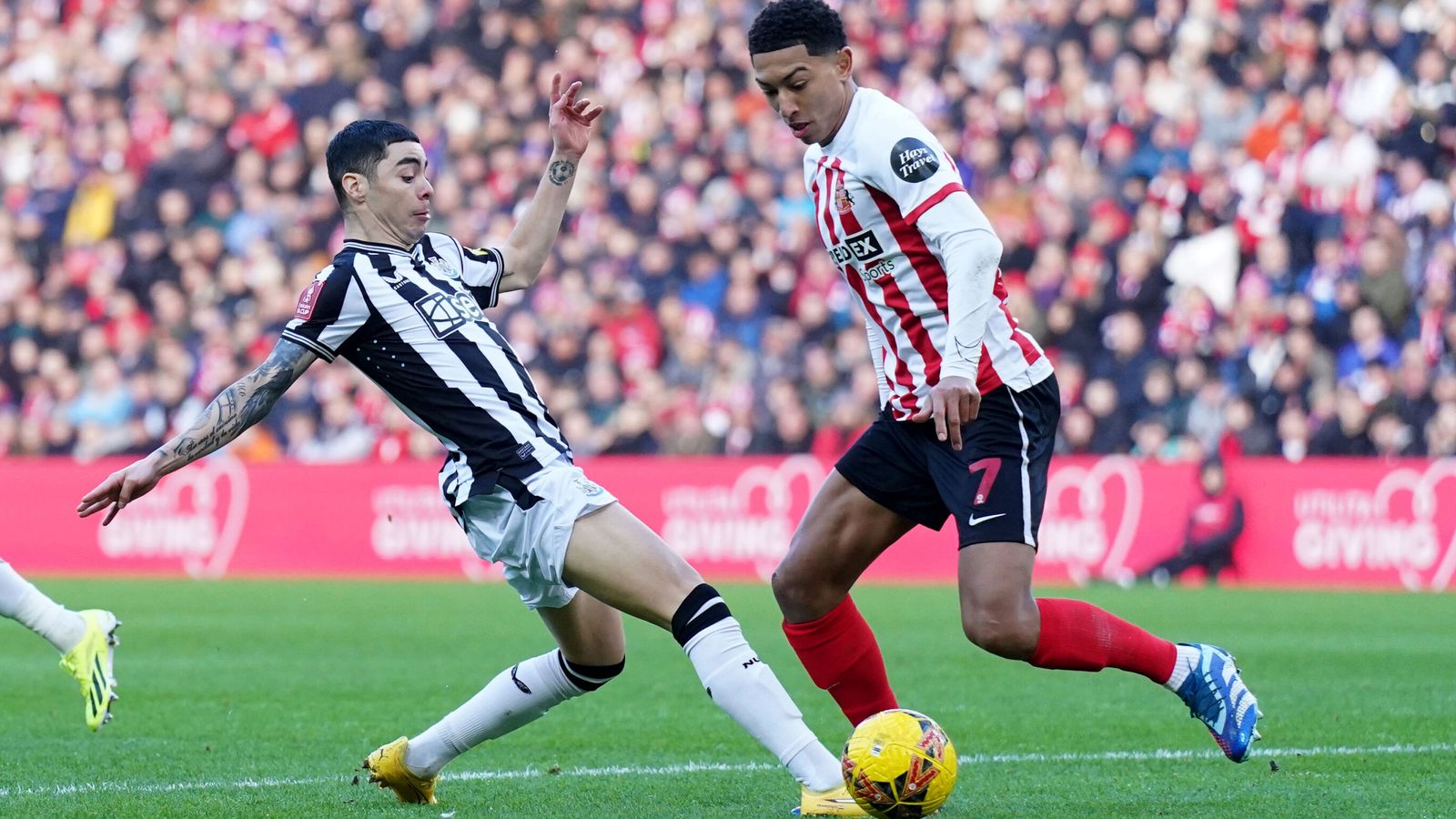 Sunderland 0-3 Newcastle: Alexander Isak scores twice as Magpies win first Wear-Tyne derby since ...