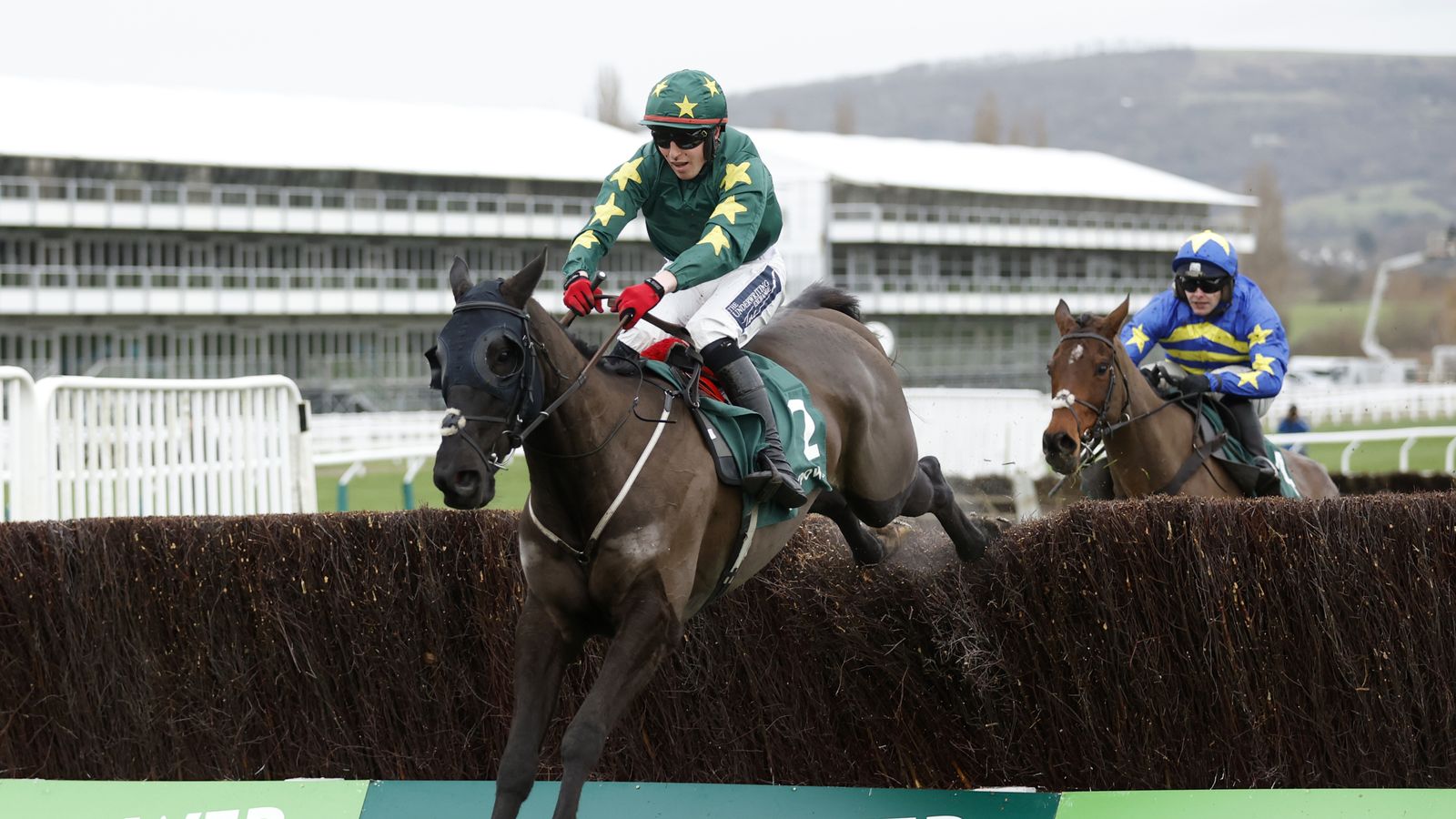 New Year's Day Handicap Chase: Harry Redknapp celebrates as Ben Jones ...