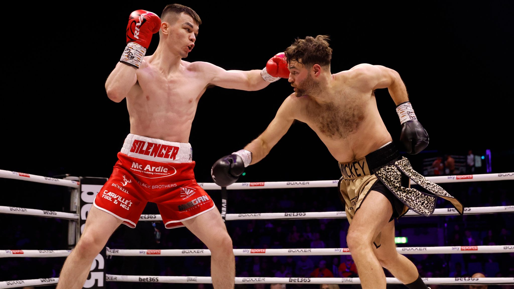 Karriss Artingstall drops Lila Furtado on the bell as Aaron McKenna ...