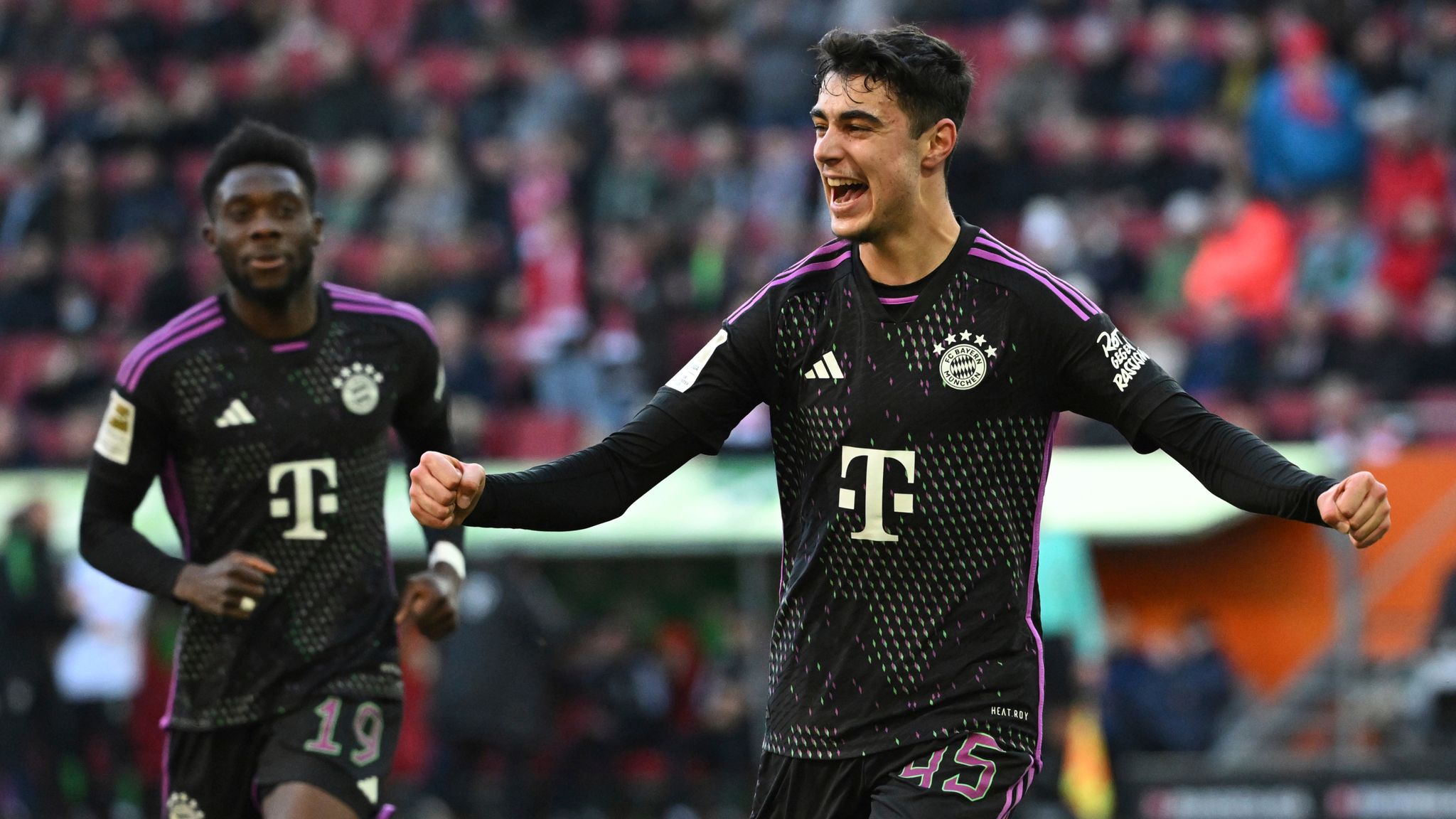 FC Augsburg 2 - 3 Bayern - Match Report & Highlights