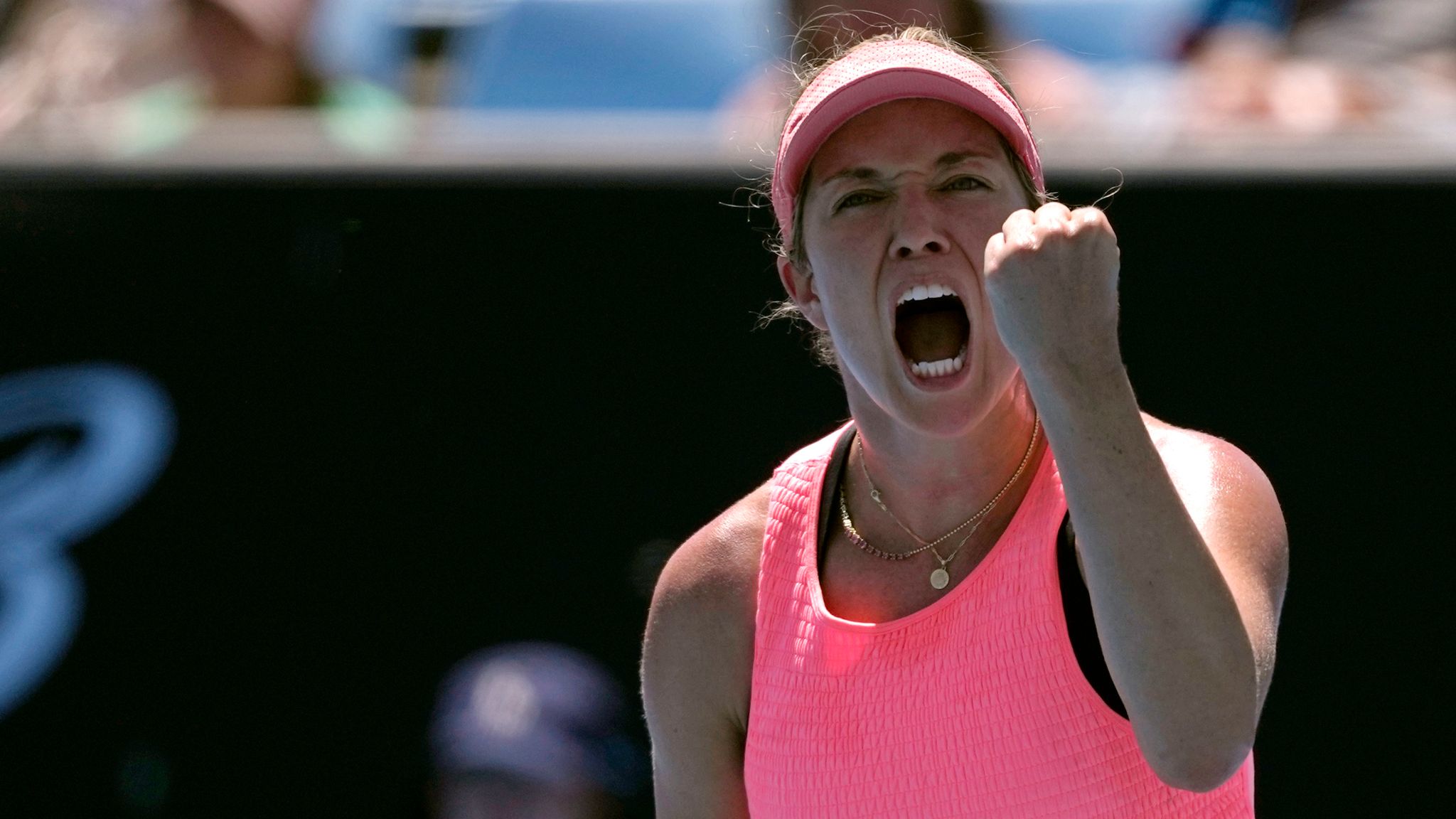 Australian Open: Iga Swiatek overcomes tough first set before defeating ...