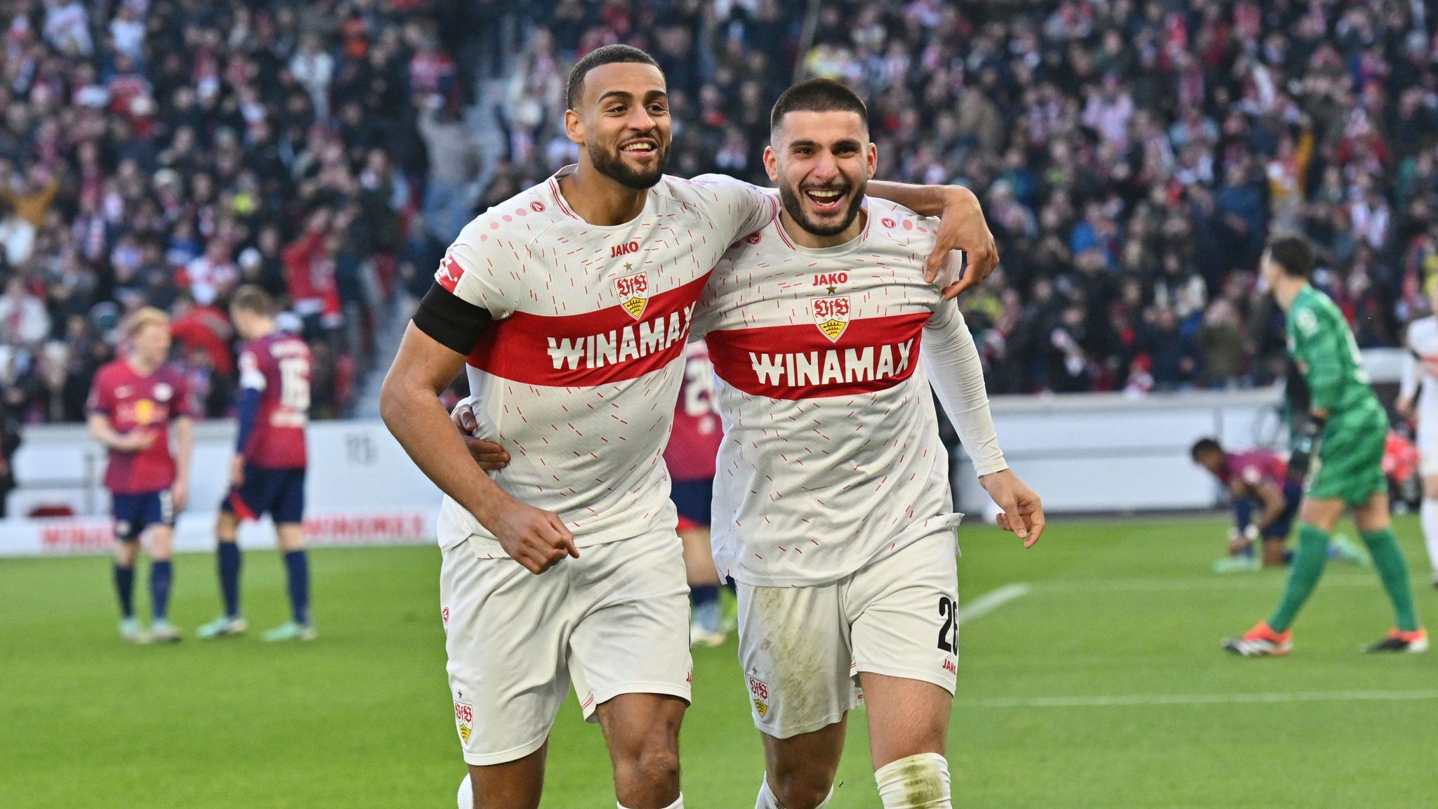 Augsburg 2-3 Bayern Munich: Harry Kane scores 23rd Bundesliga goal as ...