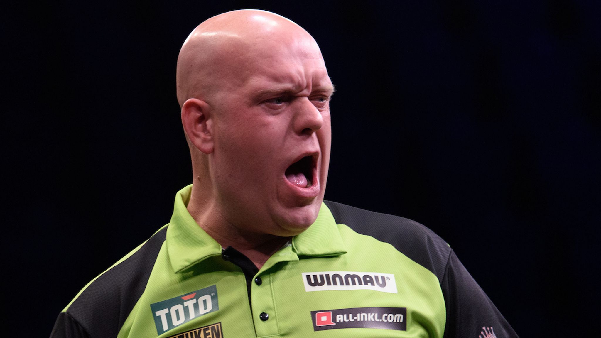 Cazoo Darts Masters: Stephen Bunting beats Michael van Gerwen to win first televised PDC title ...