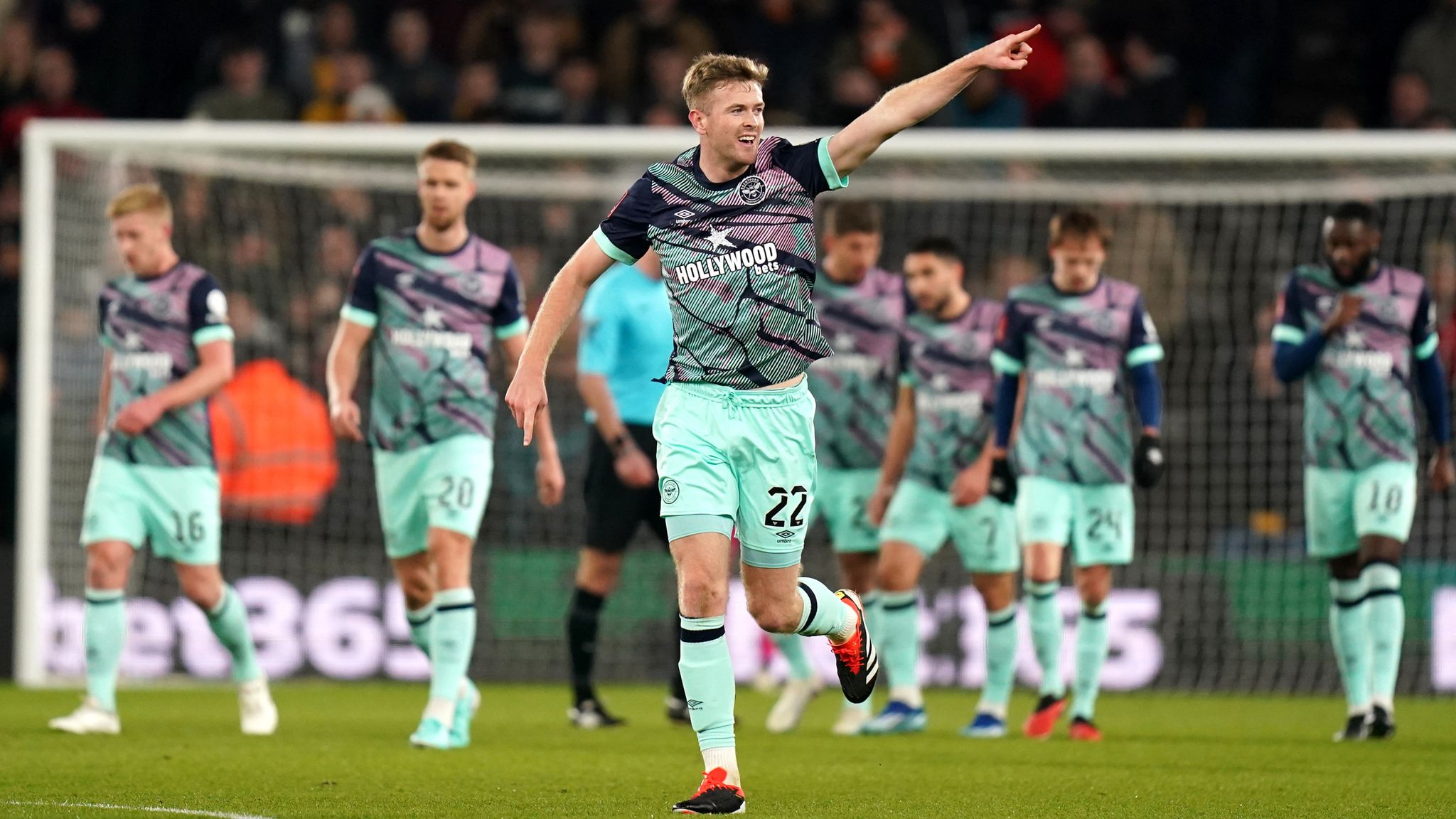 Wolves 3-2 Brentford AET: Matheus Cunha's extra-time penalty sets up ...