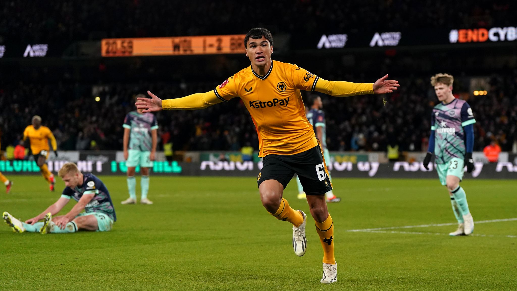 Wolves 3-2 Brentford AET: Matheus Cunha's extra-time penalty sets up ...