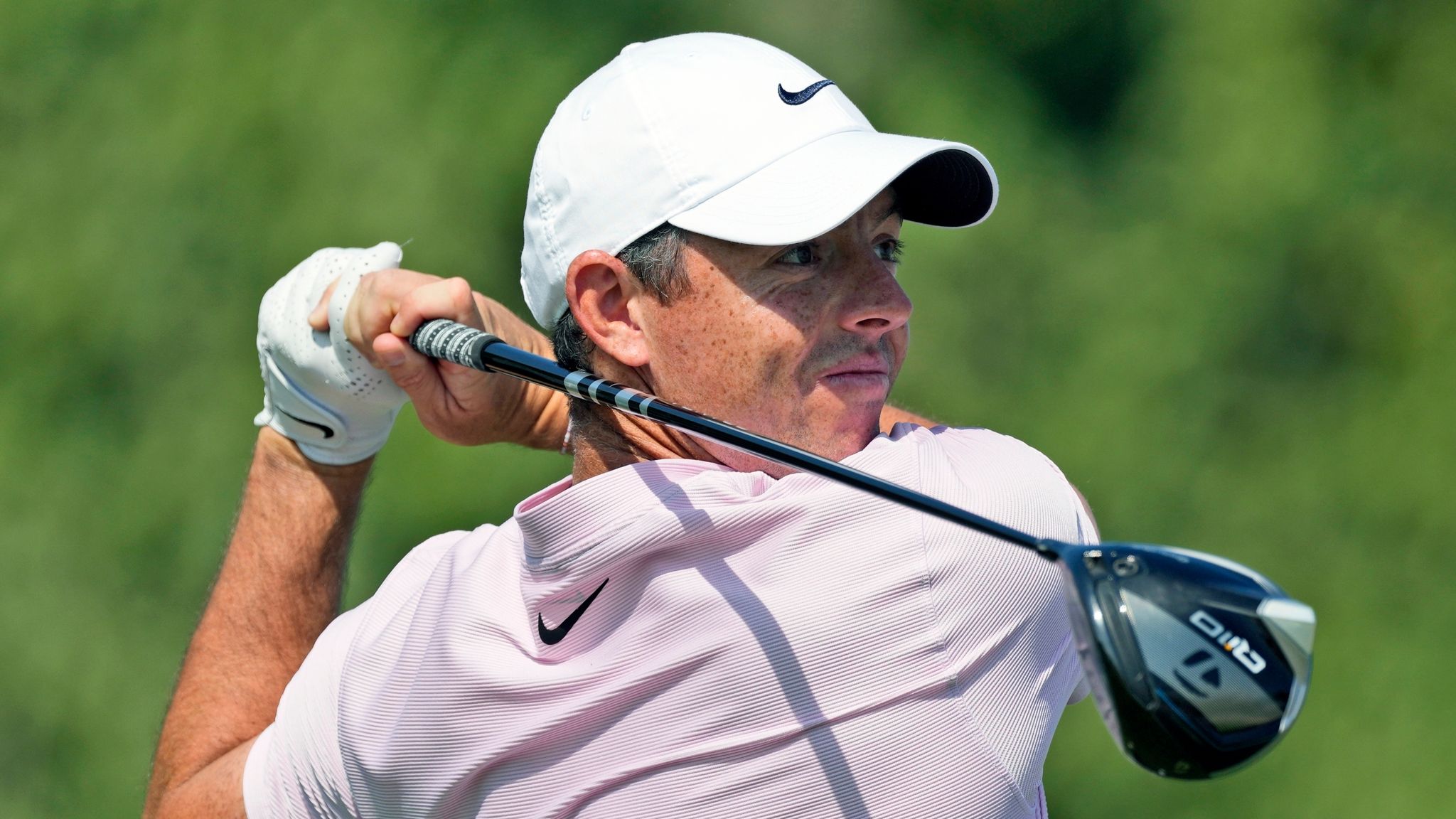 Rory McIlroy fights back in third round of Dubai Desert Classic to ...