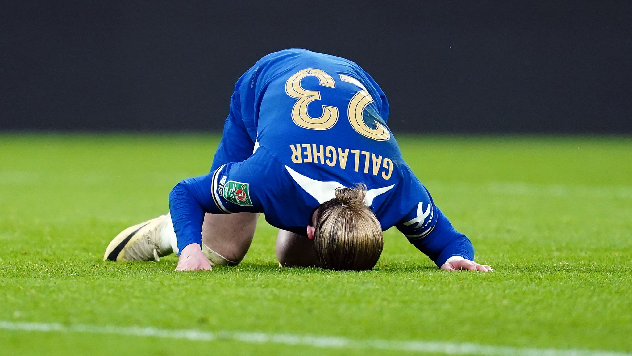 Gary Neville defends calling Chelsea 'blue billion-pound bottlejobs ...