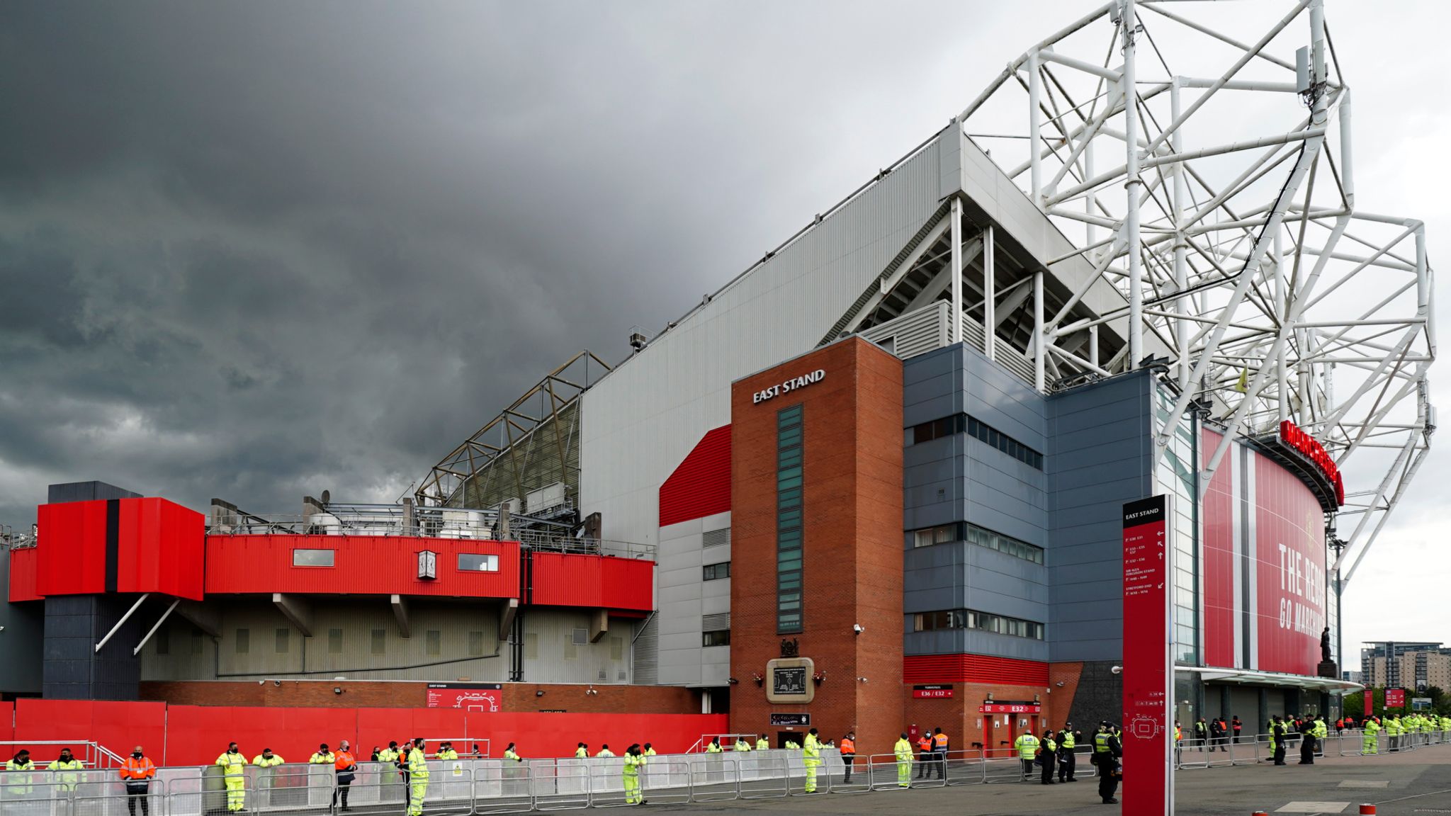 Man Utd stadium plans: Club favour building new 100,000-capacity ...