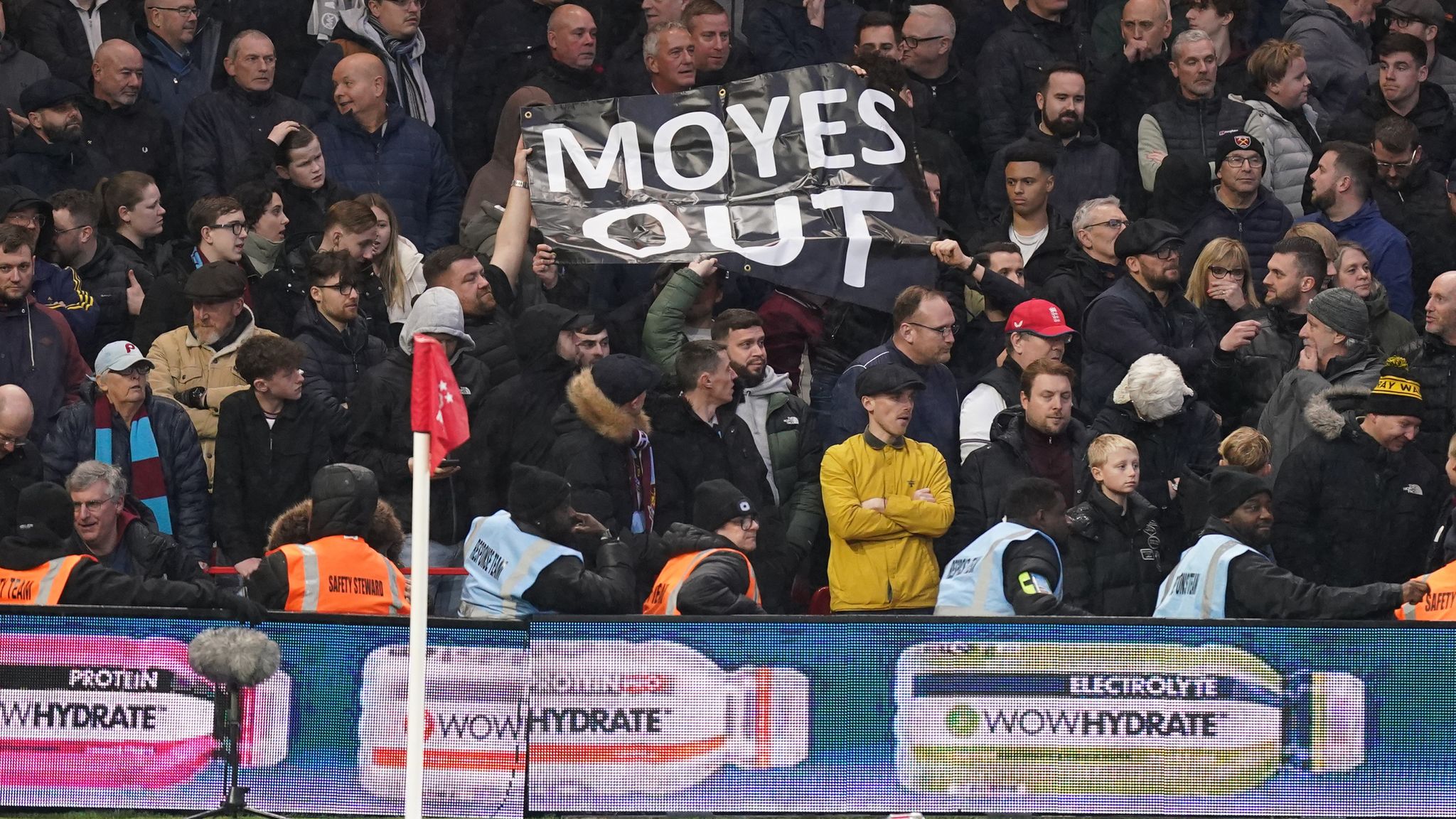 Nottingham Forest 2-0 West Ham: Kalvin Phillips sent off as pressure ...